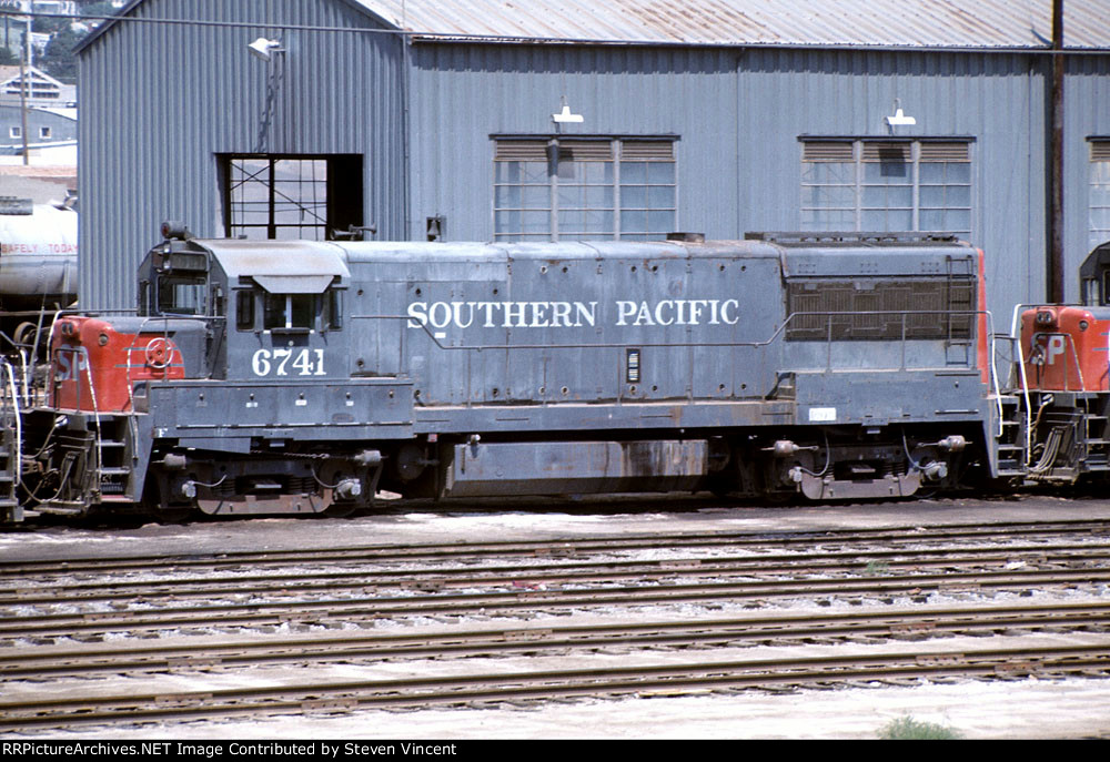 SP U25B #6741 at SD&AE enginehouse.