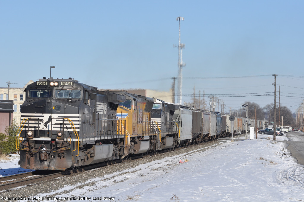 NS 9564 On NS 54 X Eastbound