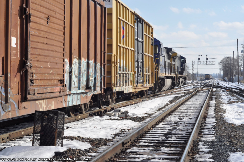 CSXT 318 All Stop In The Hamilton Interlocker