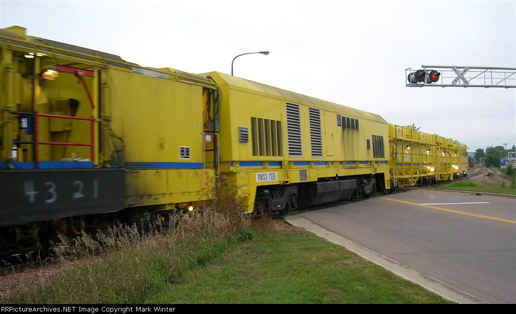 RMSX 1106, Harsco Track Technologies, rail grinder train,
