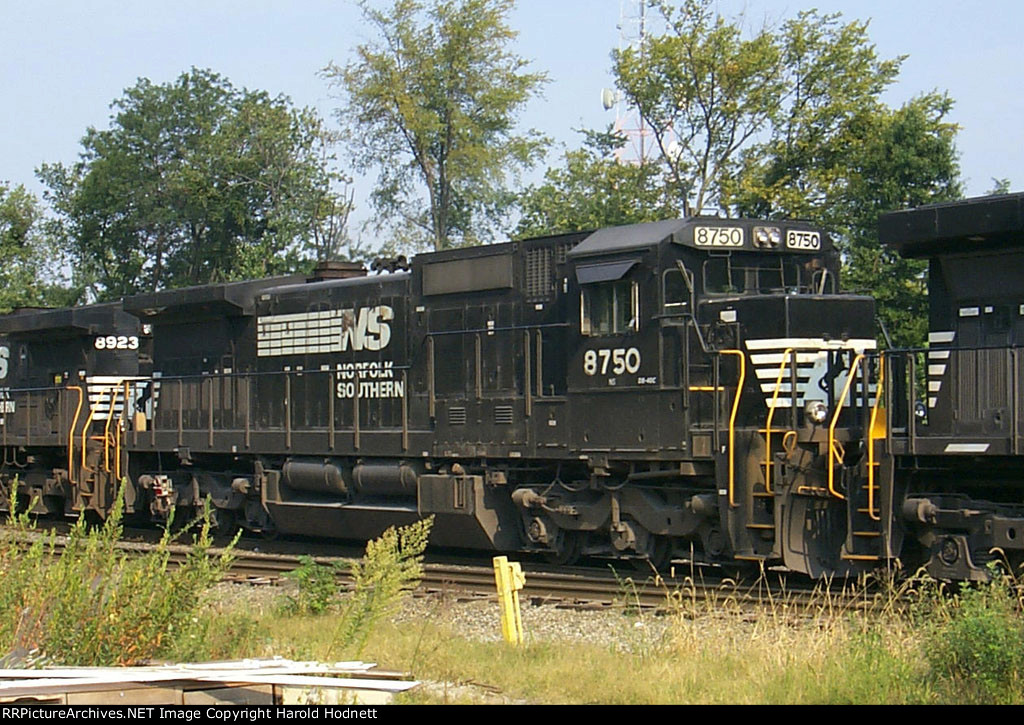 NS 8750