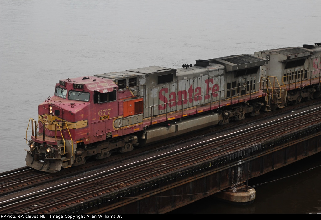 BNSF 677