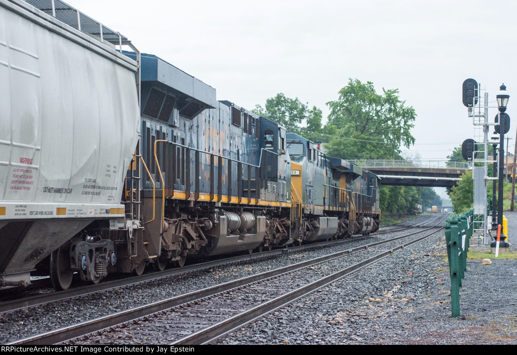 3 Big GE's lead Q426 onto the siding at CP-83
