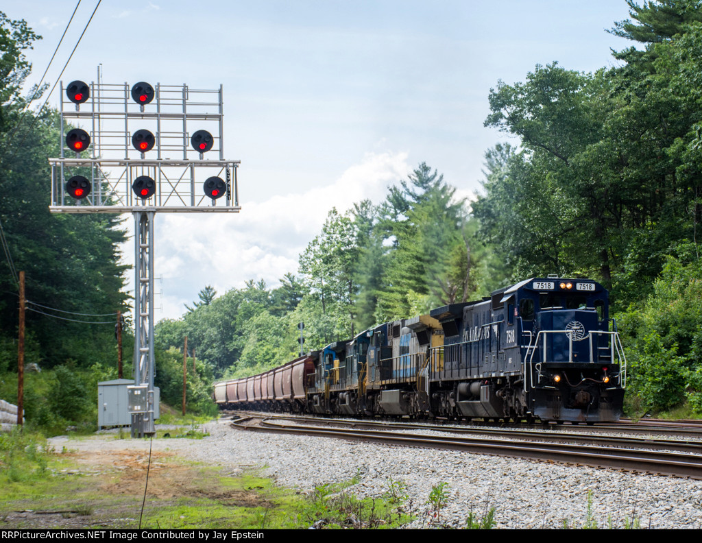MEC 7518 leads the Loaded Grain Past the odd signal gantry at CPF-334