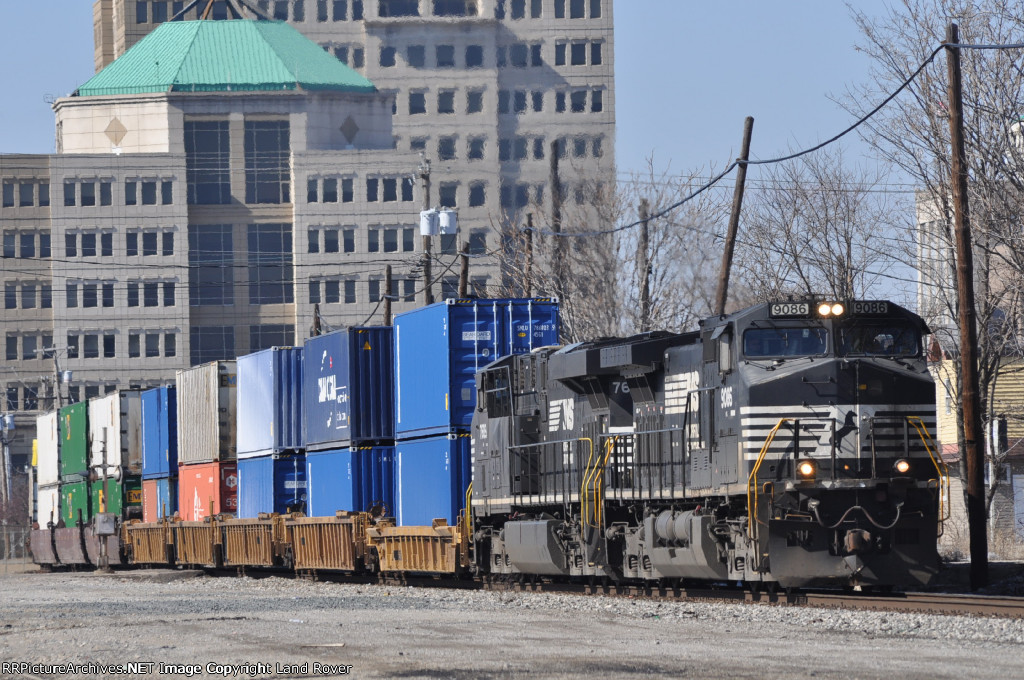 NS 9086 On NS 295 Eastbound