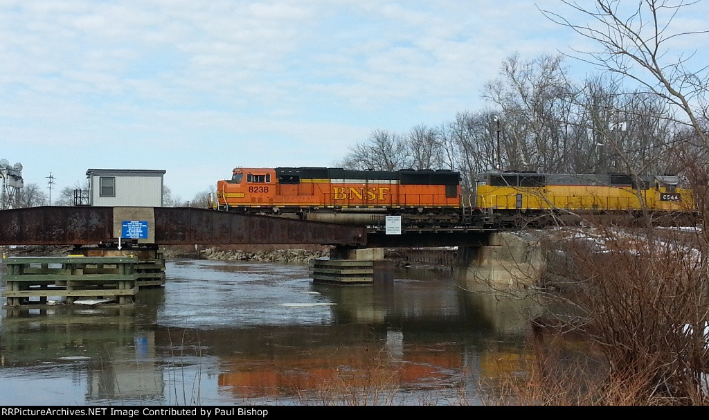 BNSF 8238 on bridge