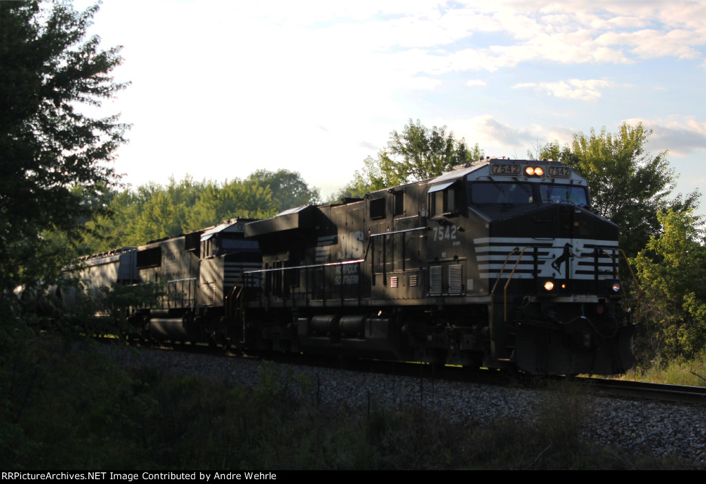 NS 7542 leads eastbound manifest CP 280 approaching County Highway N