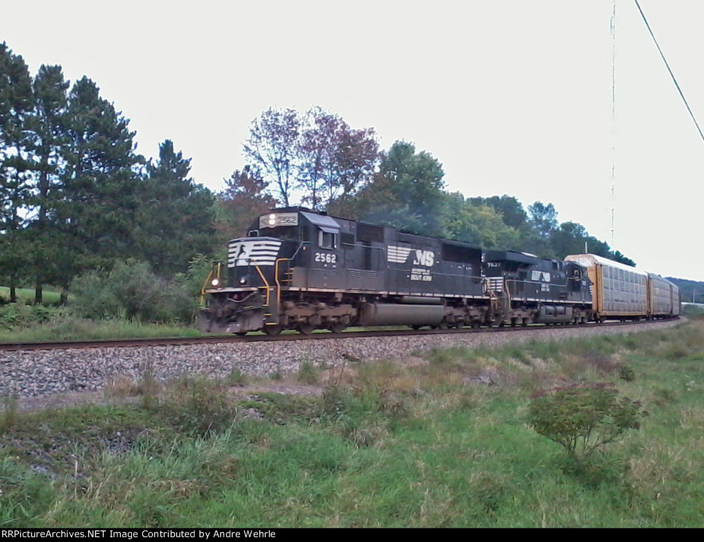 281's autoracks wind through the Bowman Road curves behind NS 2562 and 7637