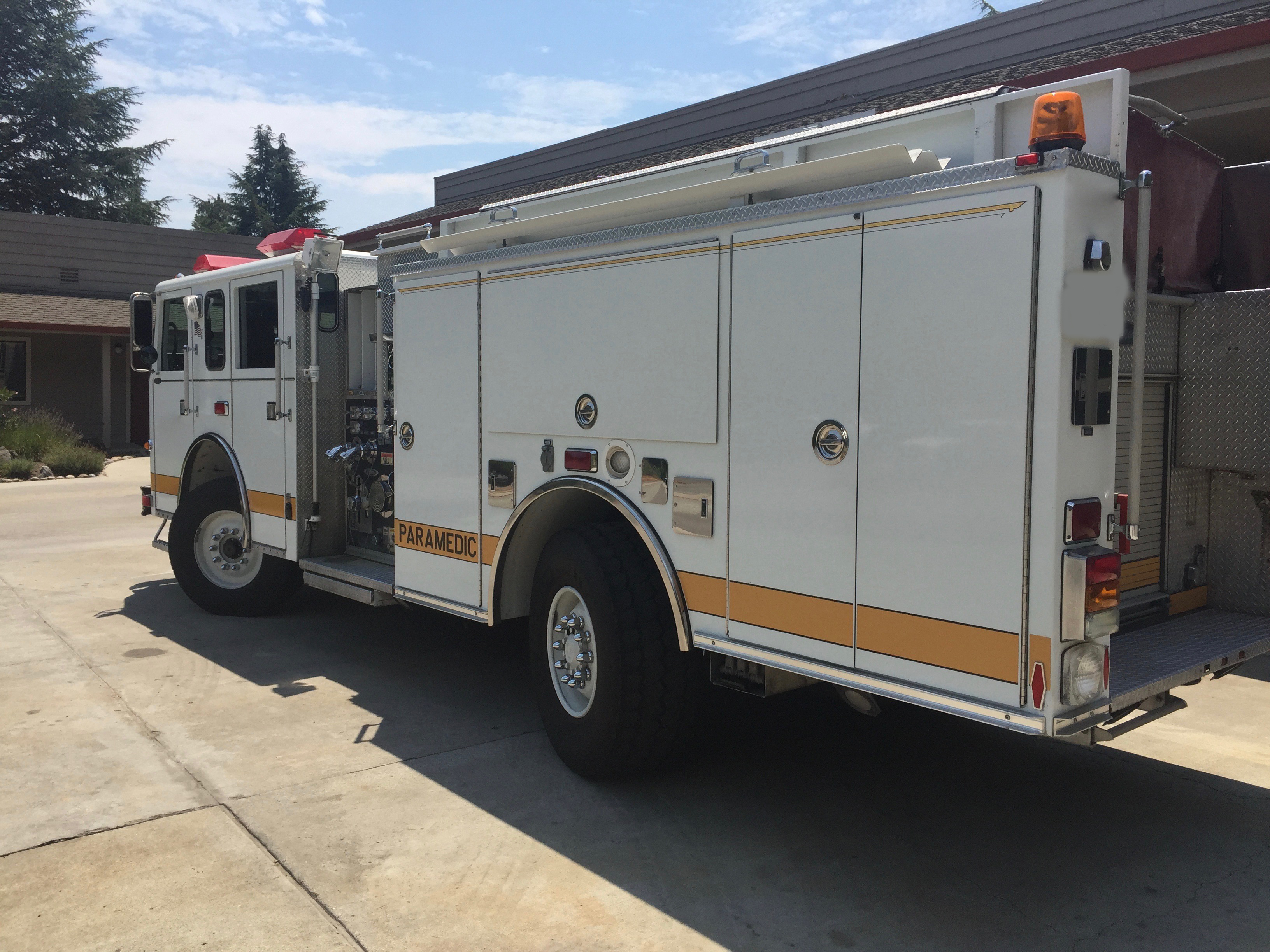 2000 Pierce Saber Pumper | Used Truck Details
