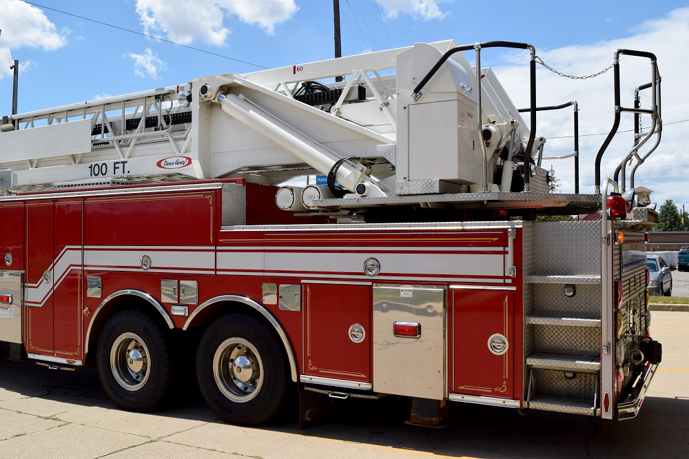 1999 Pierce 100' Platform | Used Truck Details