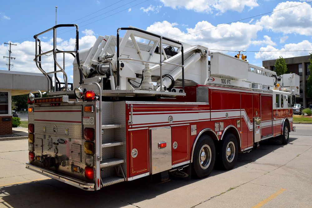 1999 Pierce 100' Platform | Used Truck Details