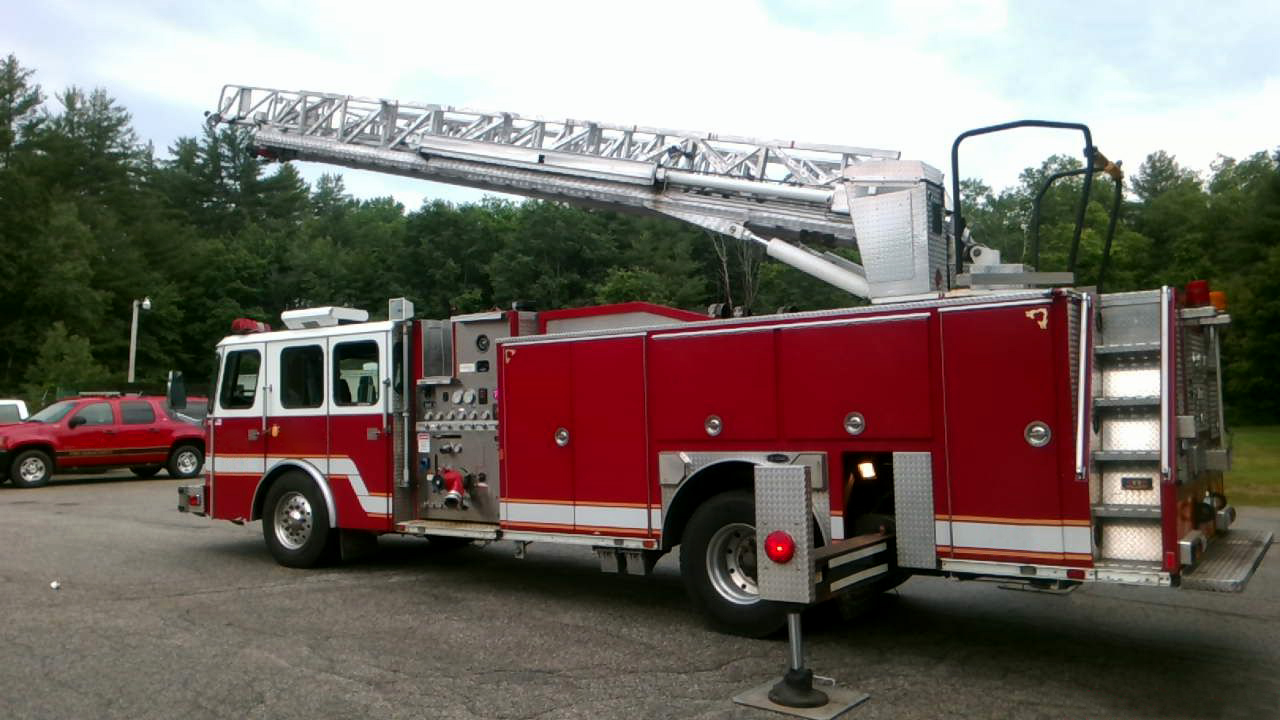 2001 E-One Cyclone II 75' Aerial | Used Truck Details