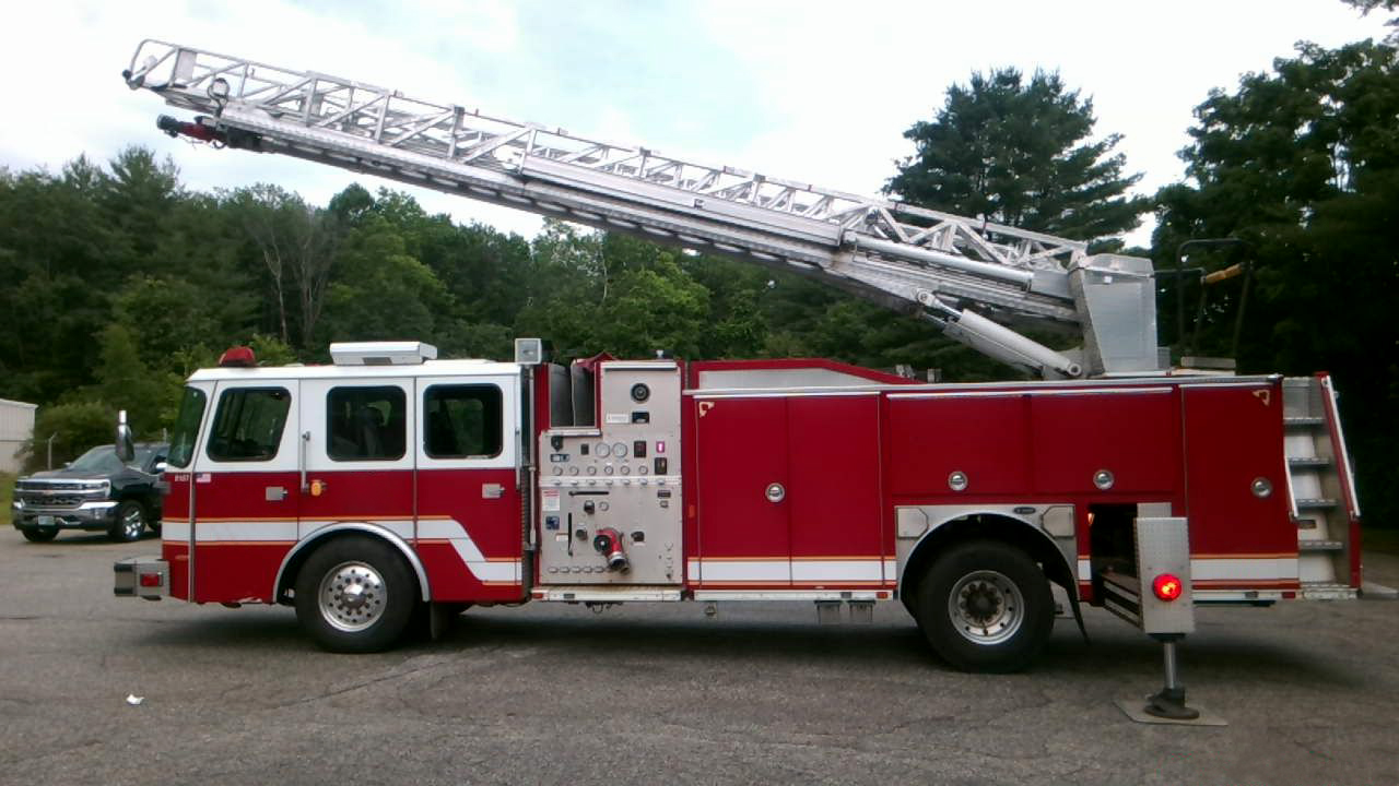 2001 E-One Cyclone II 75' Aerial | Used Truck Details