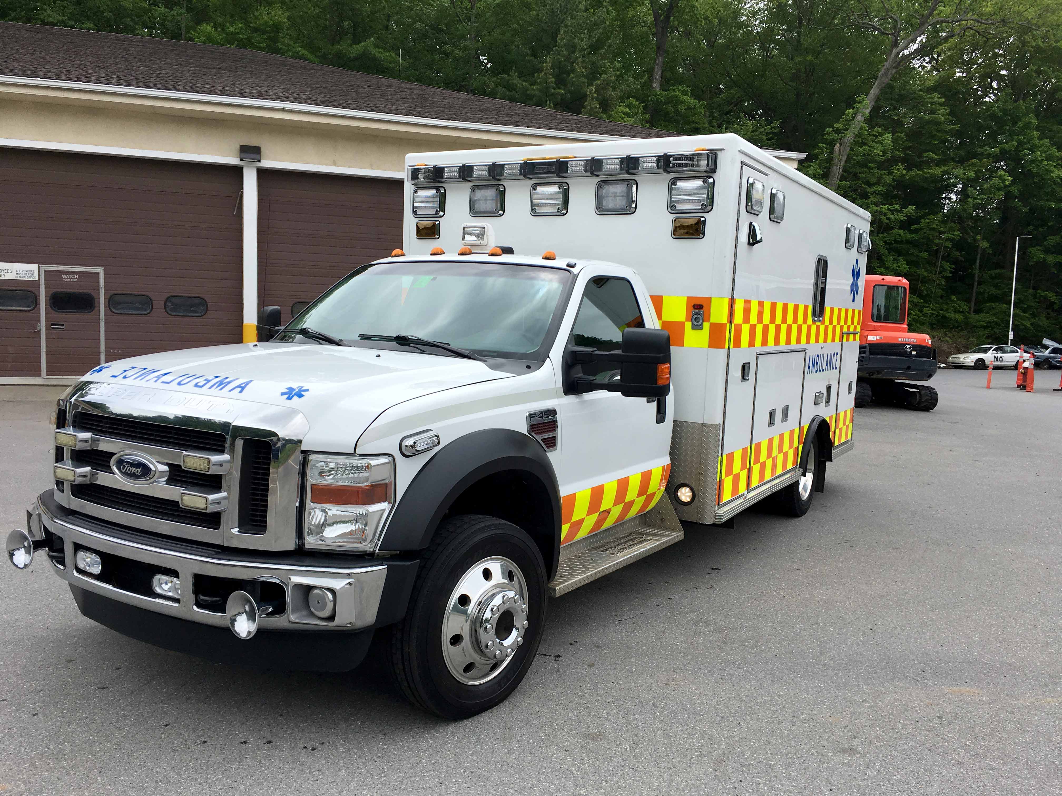 2009 Lifeline Ford F-450 4x4 Ambulance | Used Truck Details