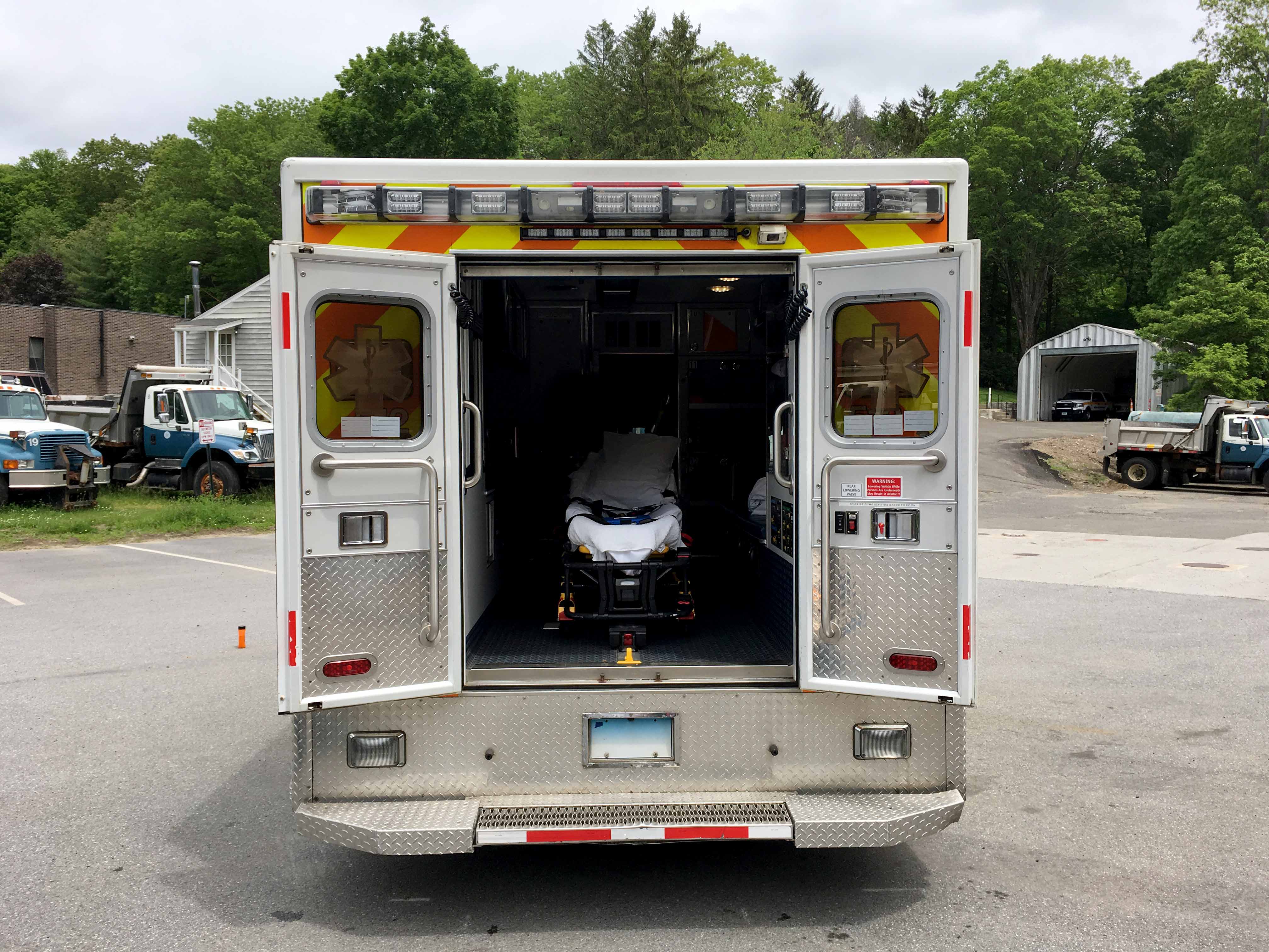 2009 Lifeline Ford F-450 4x4 Ambulance | Used Truck Details