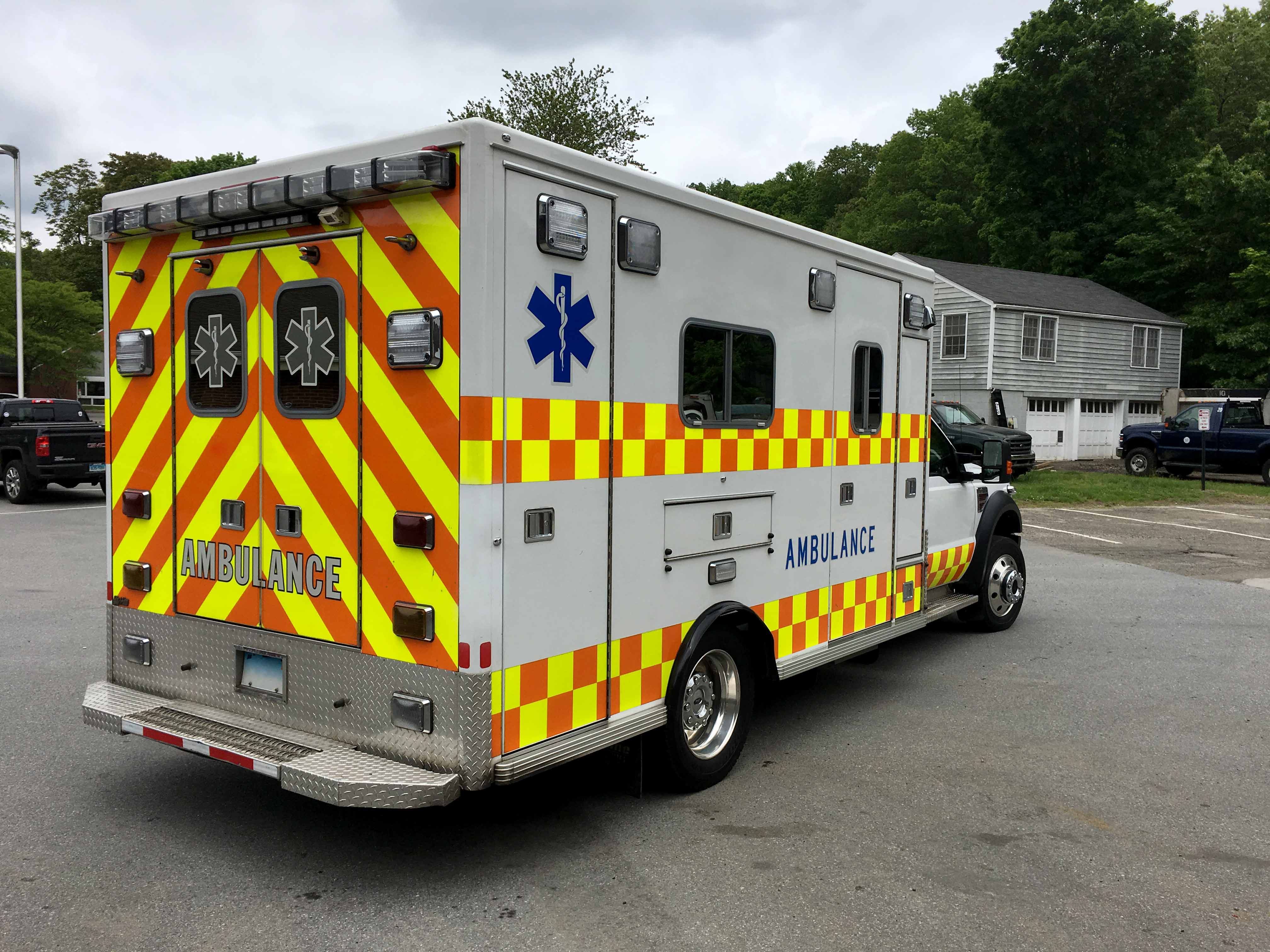 2009 Lifeline Ford F-450 4x4 Ambulance | Used Truck Details