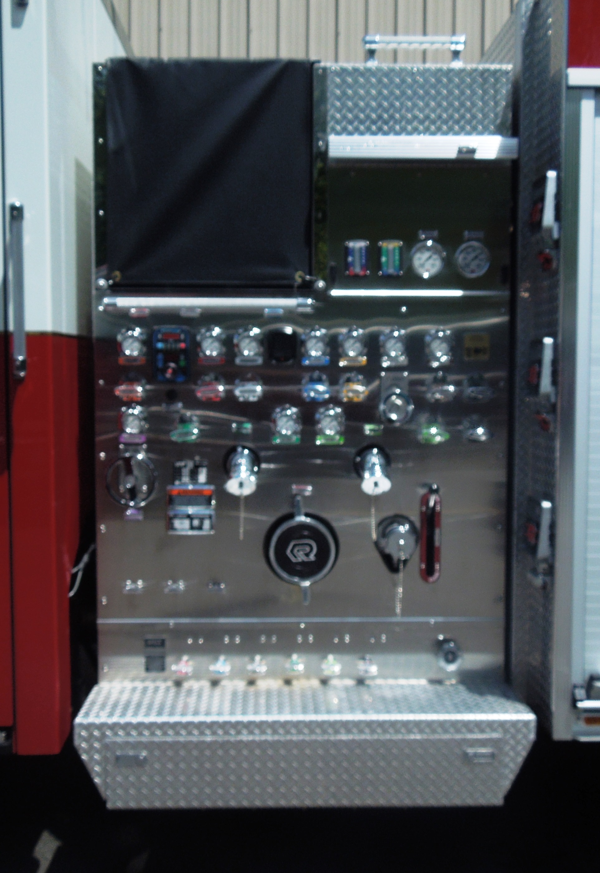 2015 Rosenbauer Commander 4000 Demo Rescue Pumper | Used Truck Details