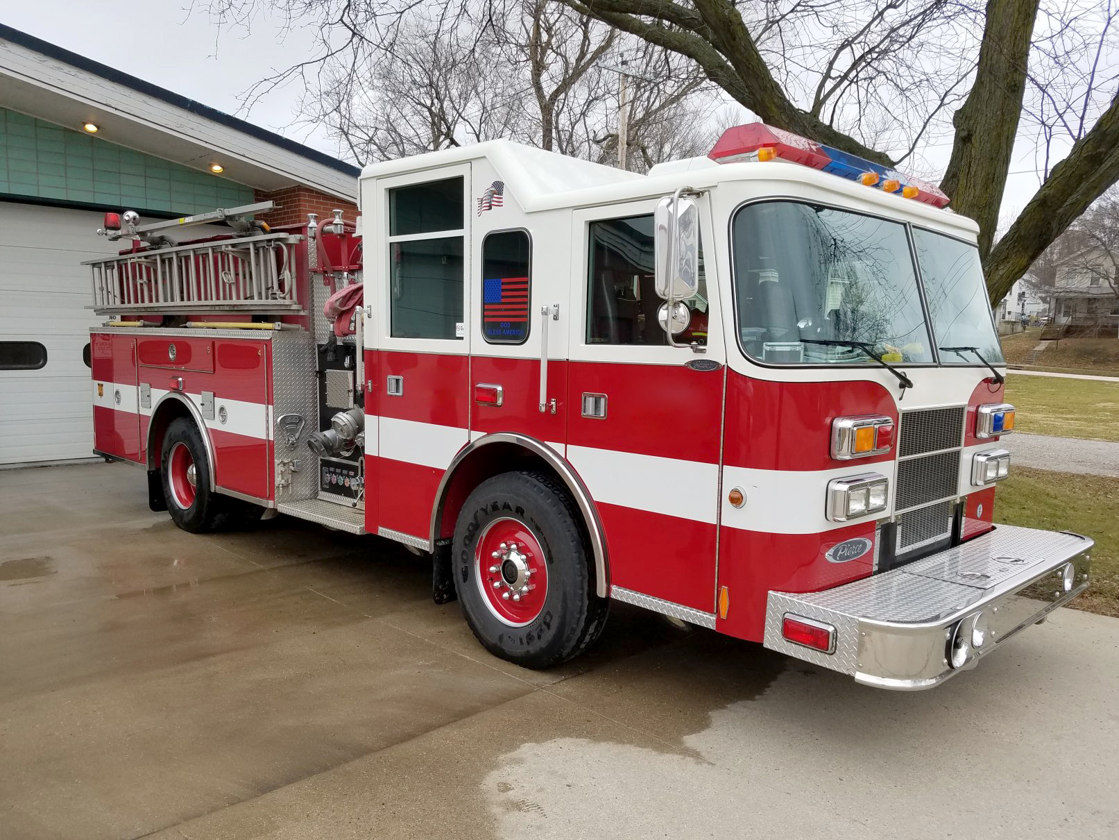 2000 Pierce Saber Pumper | Used Truck Details