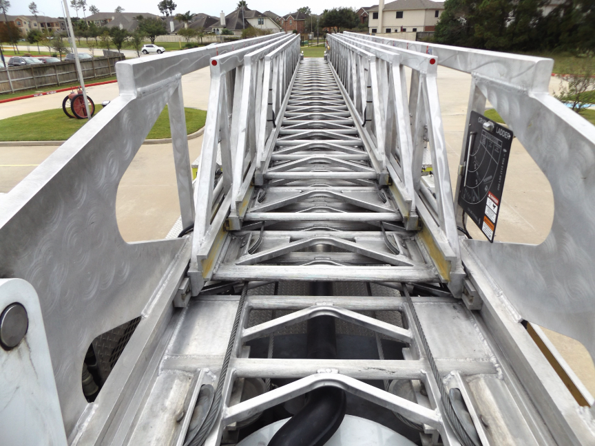 2003 E-One Cyclone 100' Ladder | Used Truck Details