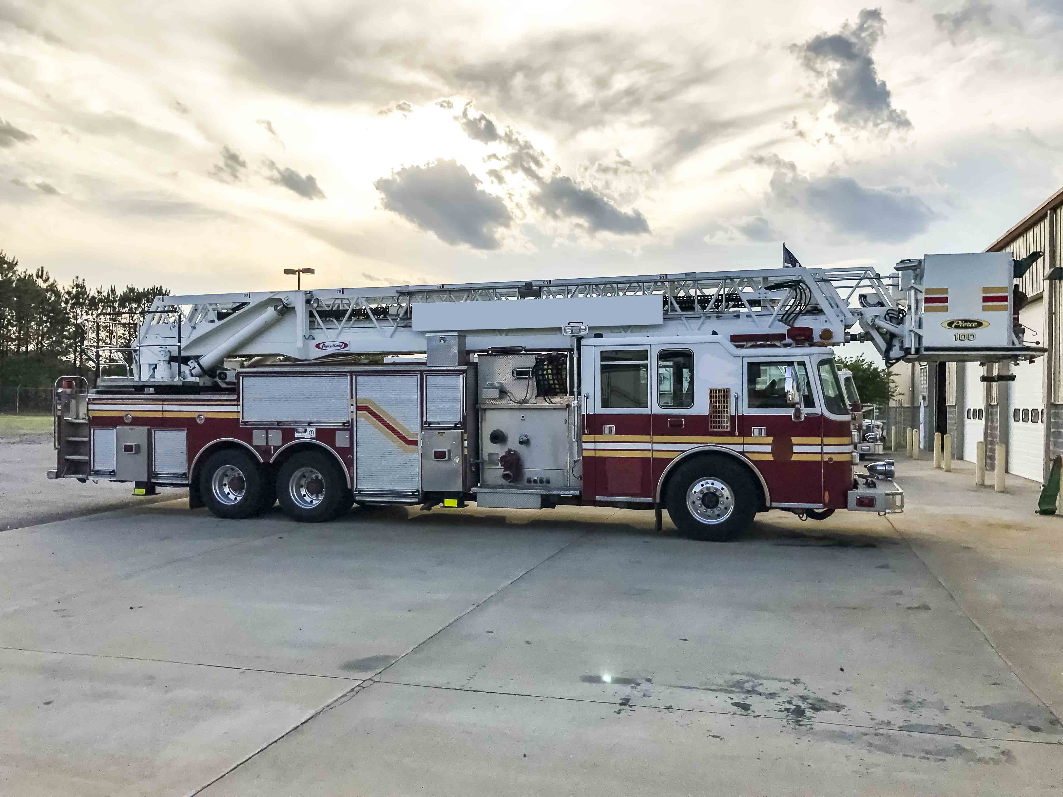 1998 Pierce 100' Platform | Used Truck Details