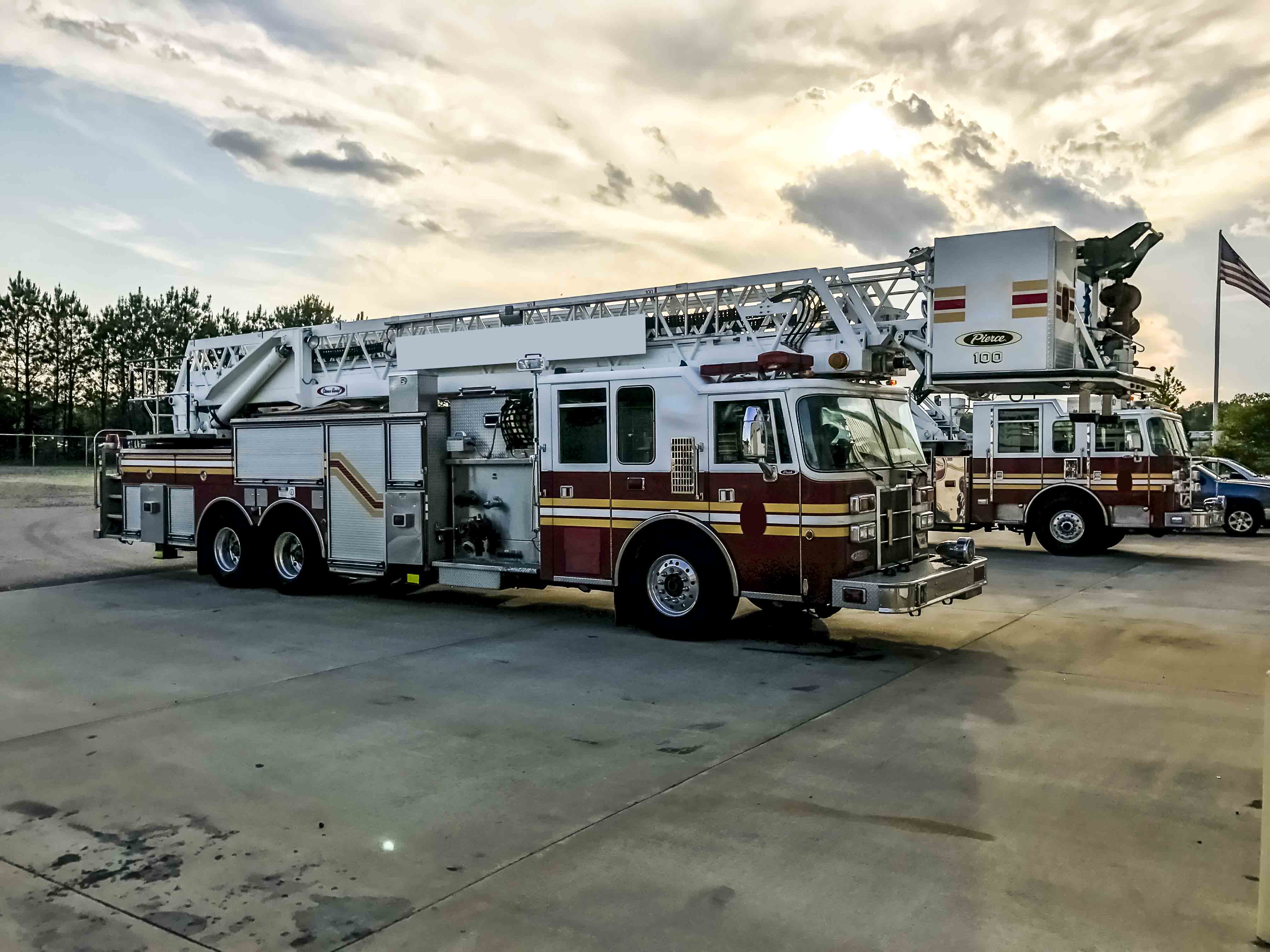 1998 Pierce 100' Platform | Used Truck Details