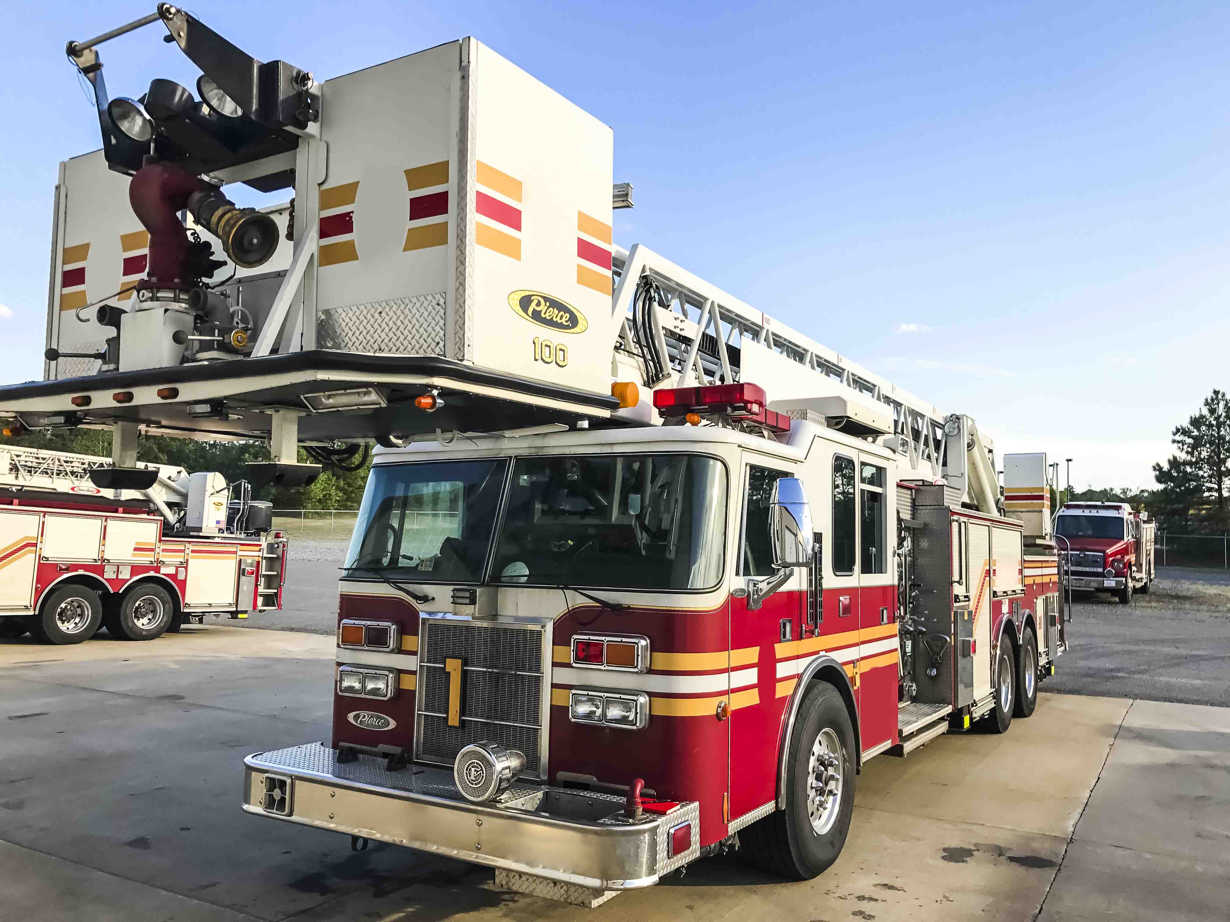 1998 Pierce 100' Platform | Used Truck Details