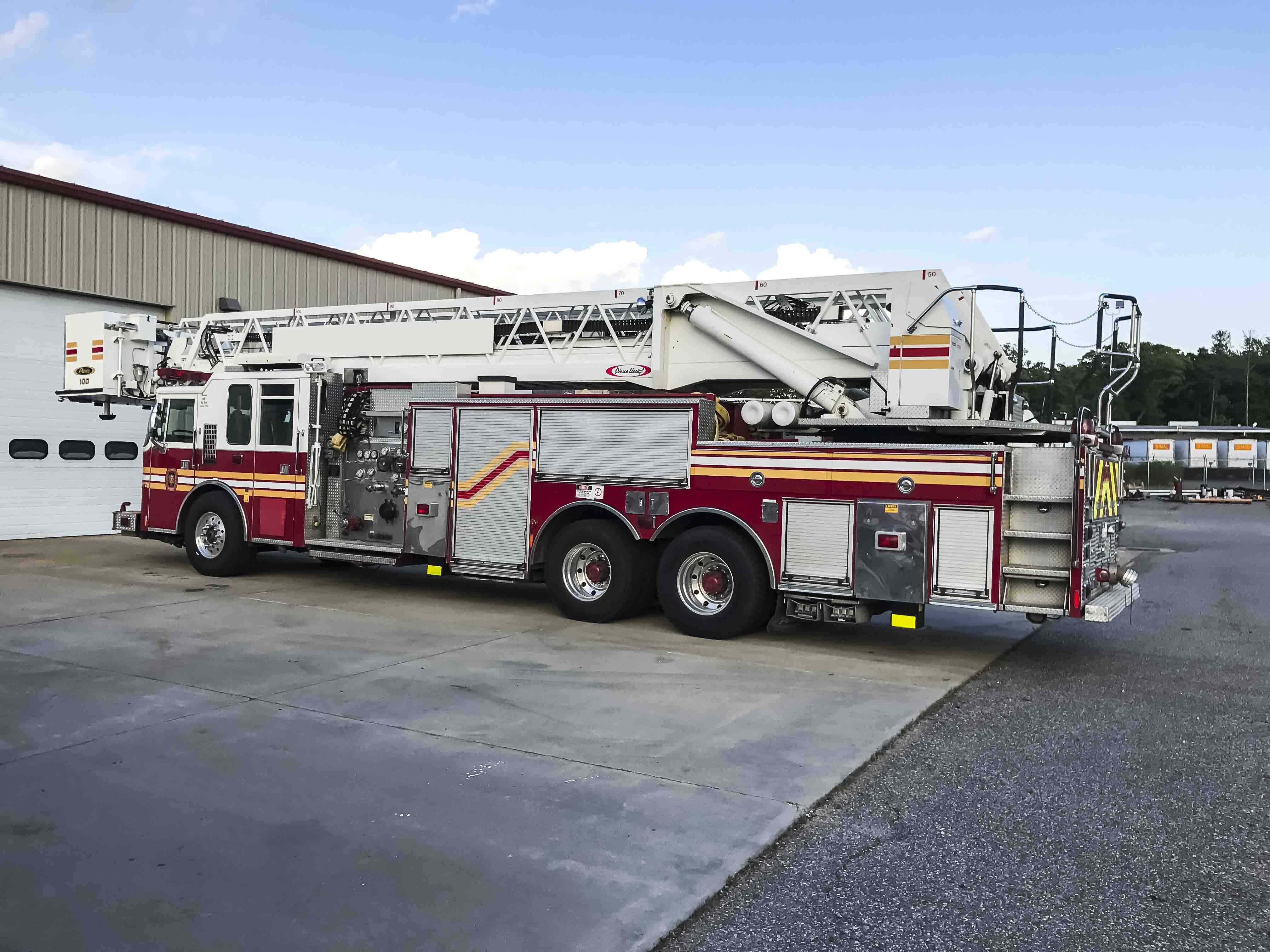 1998 Pierce 100' Platform | Used Truck Details