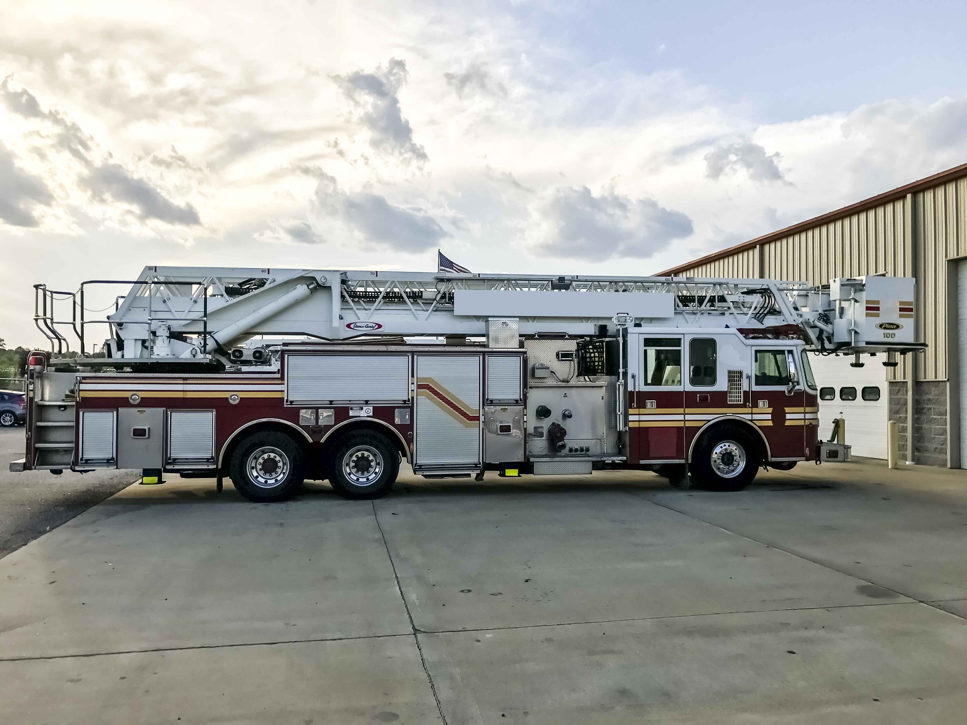 1998 Pierce 100' Platform | Used Truck Details