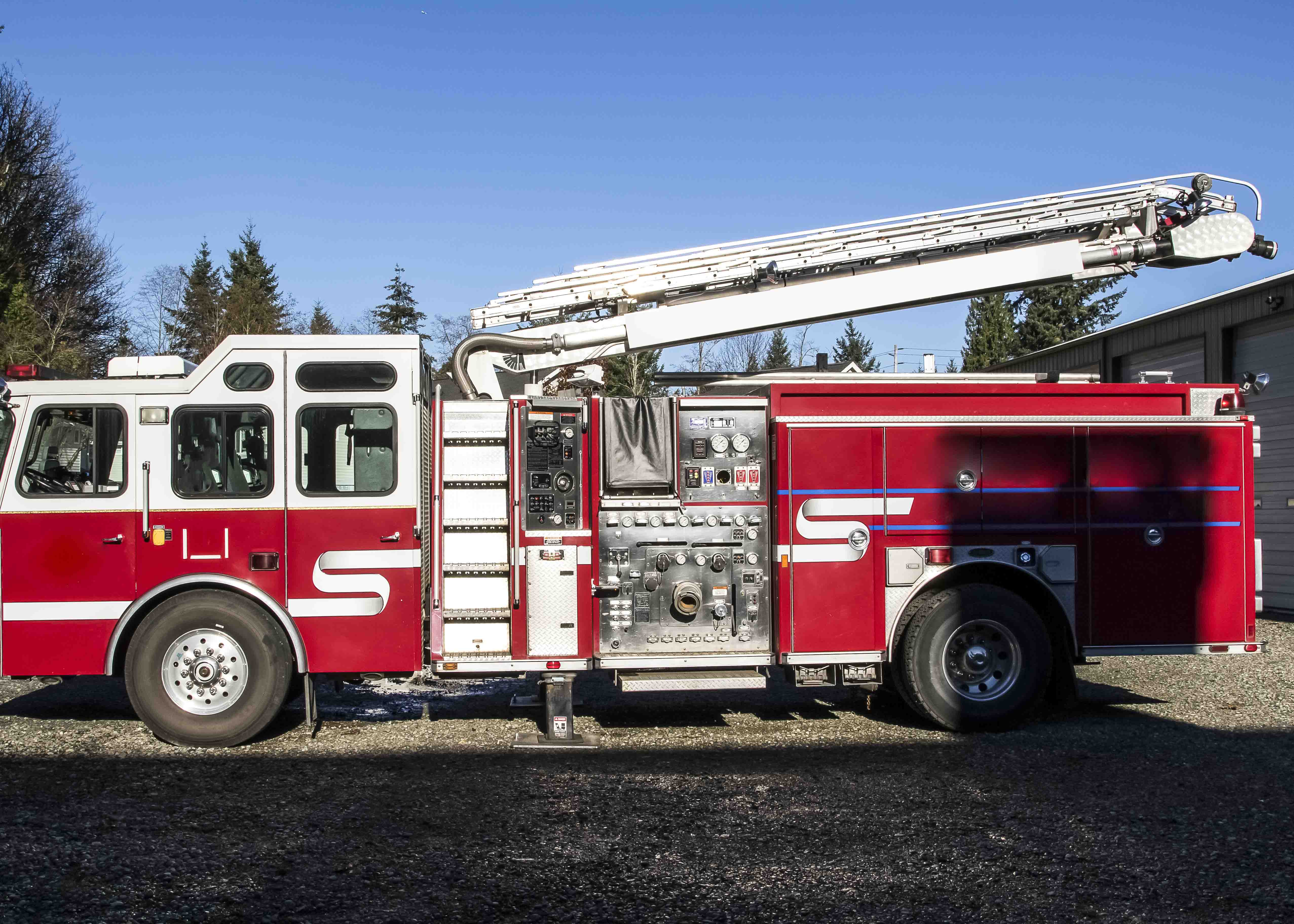 2001 E-One Cyclone 50' Teleboom | Used Truck Details
