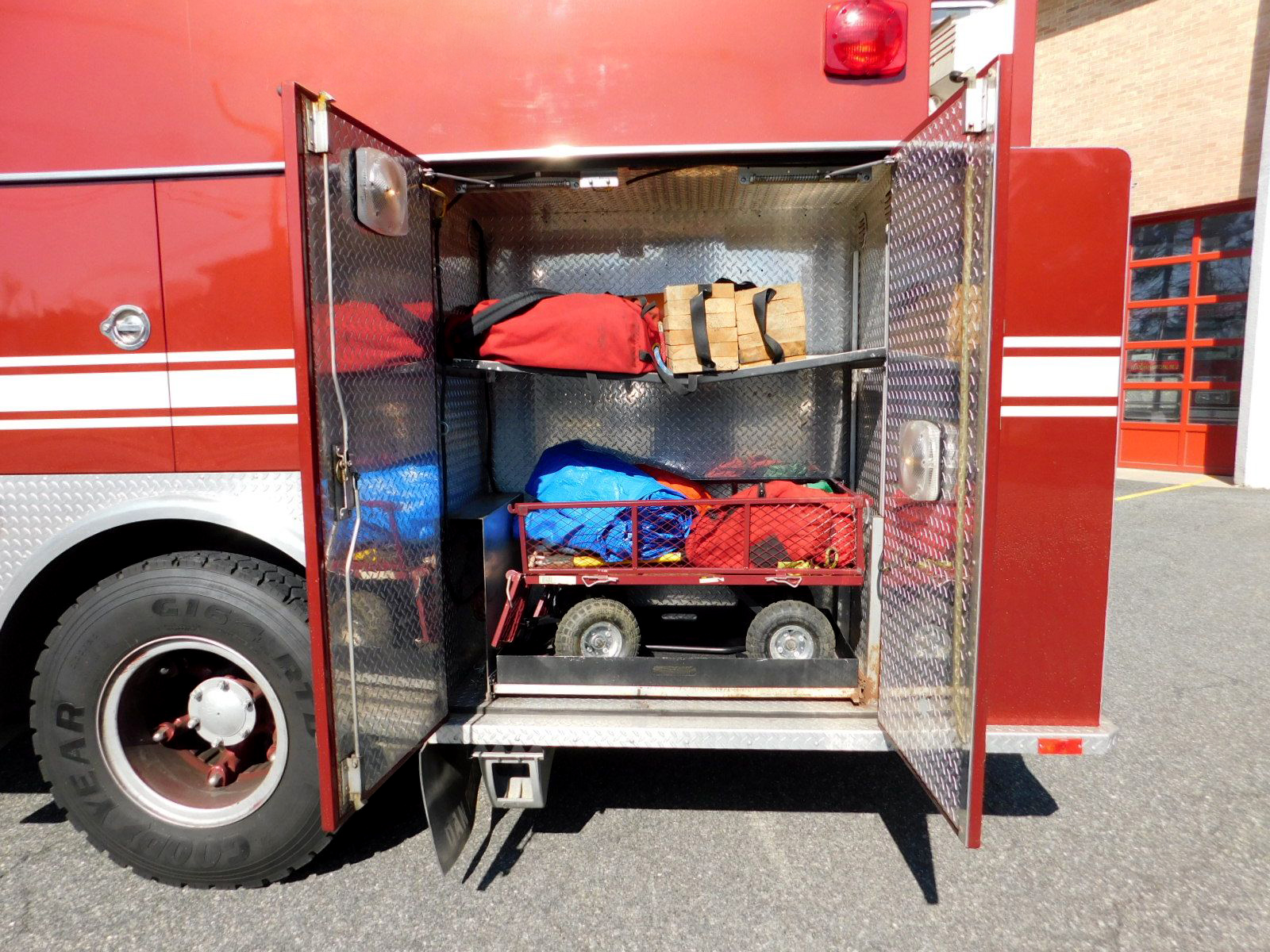 1987 Mack Walk-In Rescue | Used Truck Details