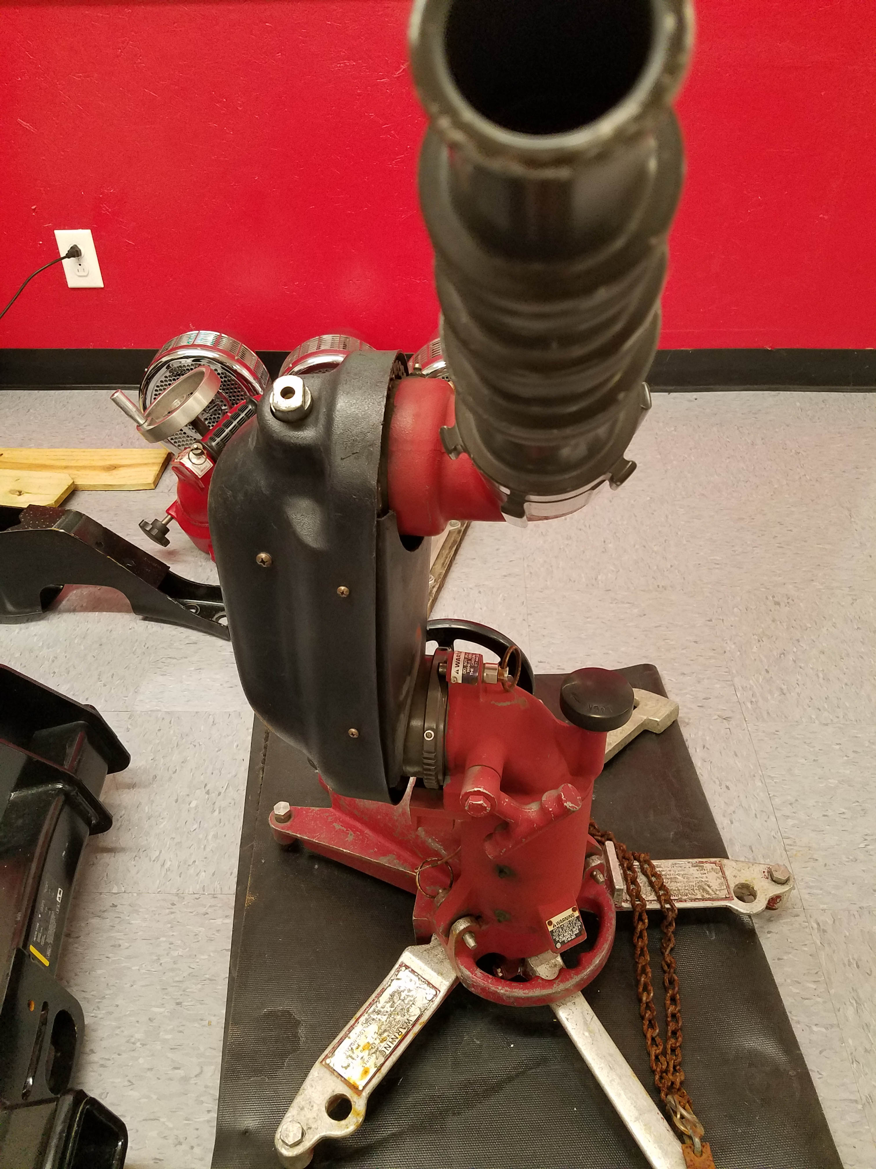 Akron Hi-Rise Deck Gun with base and tips | Used Truck Details