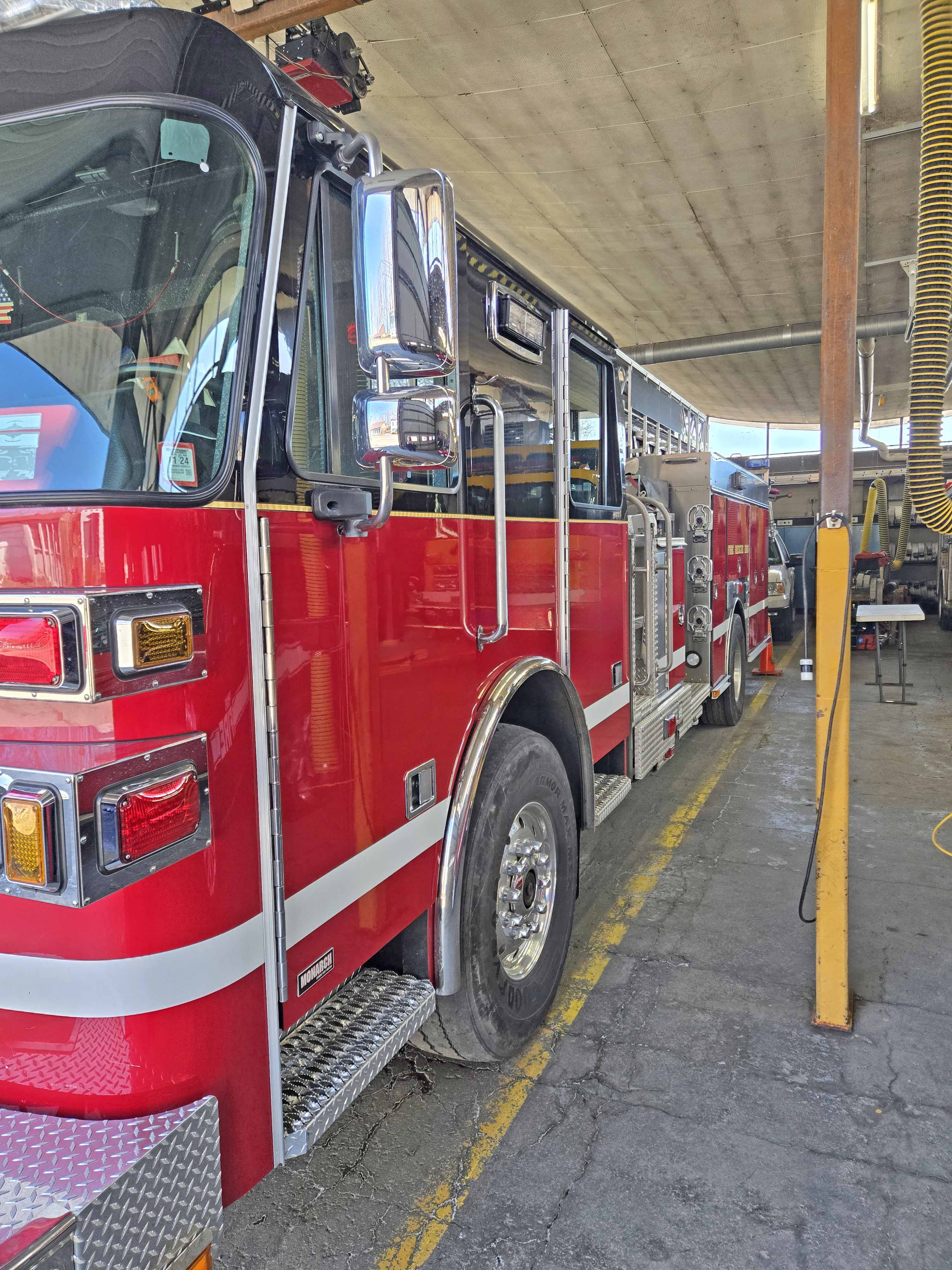 2019 Sutphen Mid-Mount 70' Platform | Used Truck Details