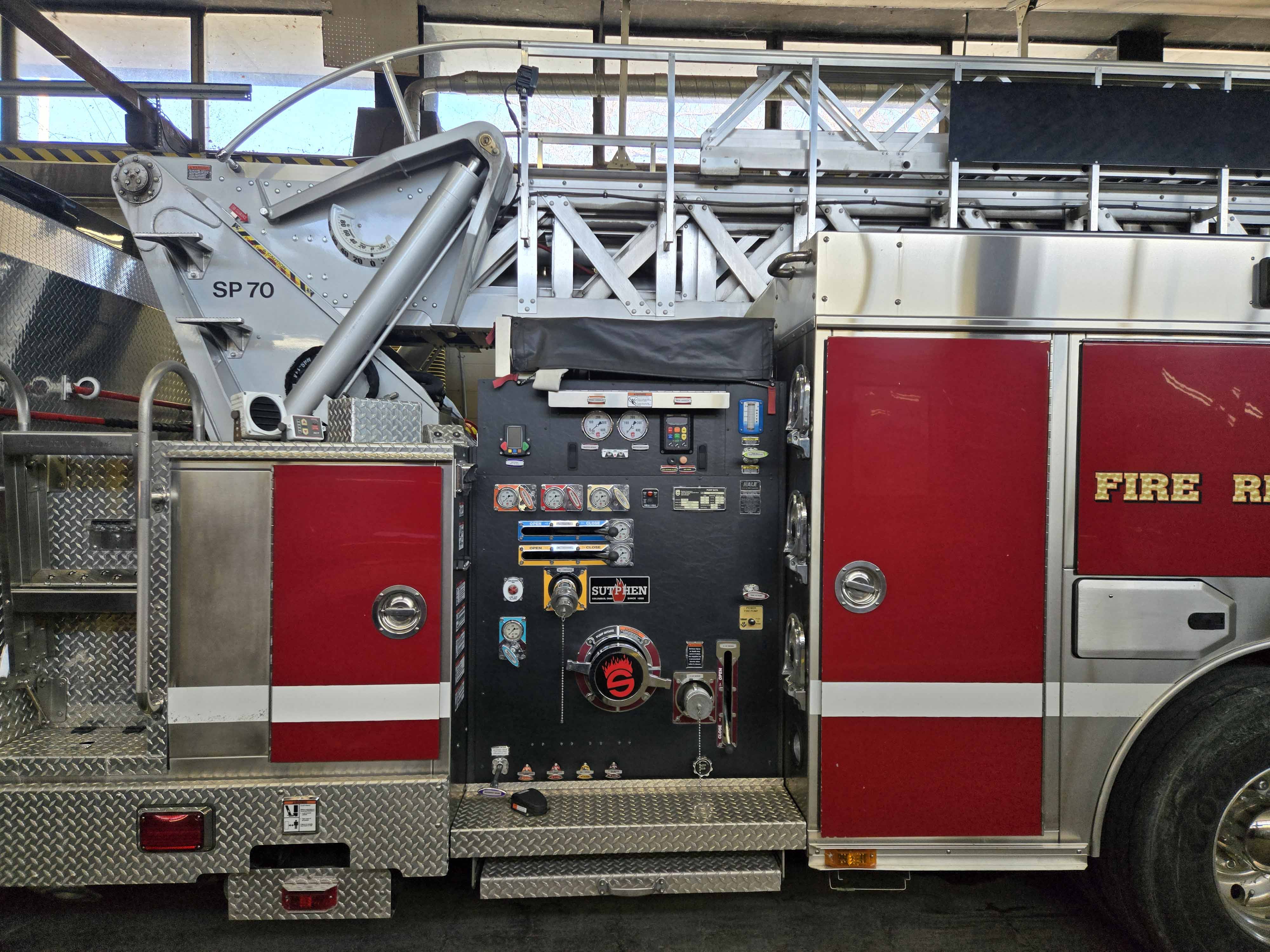 2019 Sutphen Mid-Mount 70' Platform | Used Truck Details