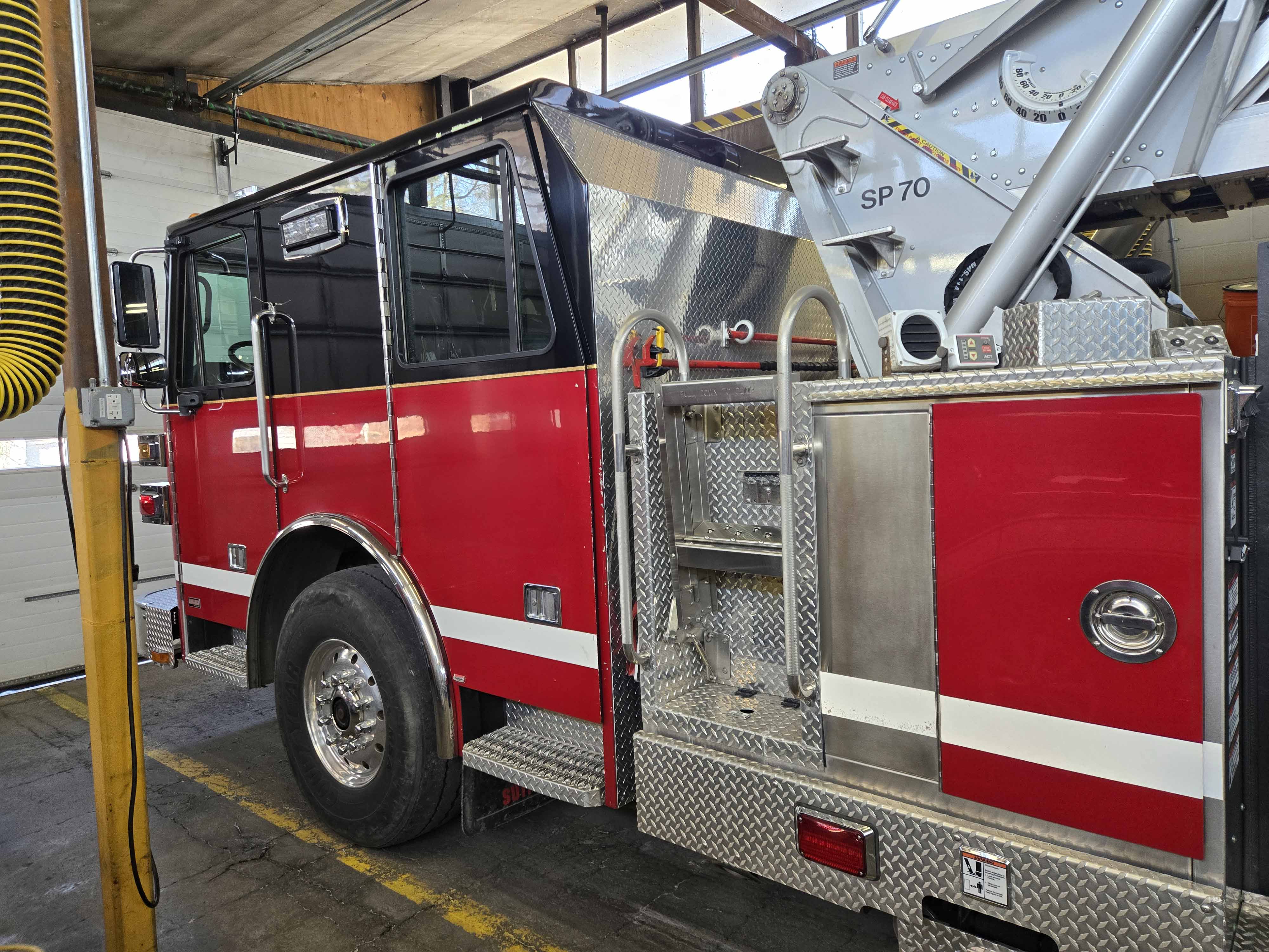 2019 Sutphen Mid-Mount 70' Platform | Used Truck Details