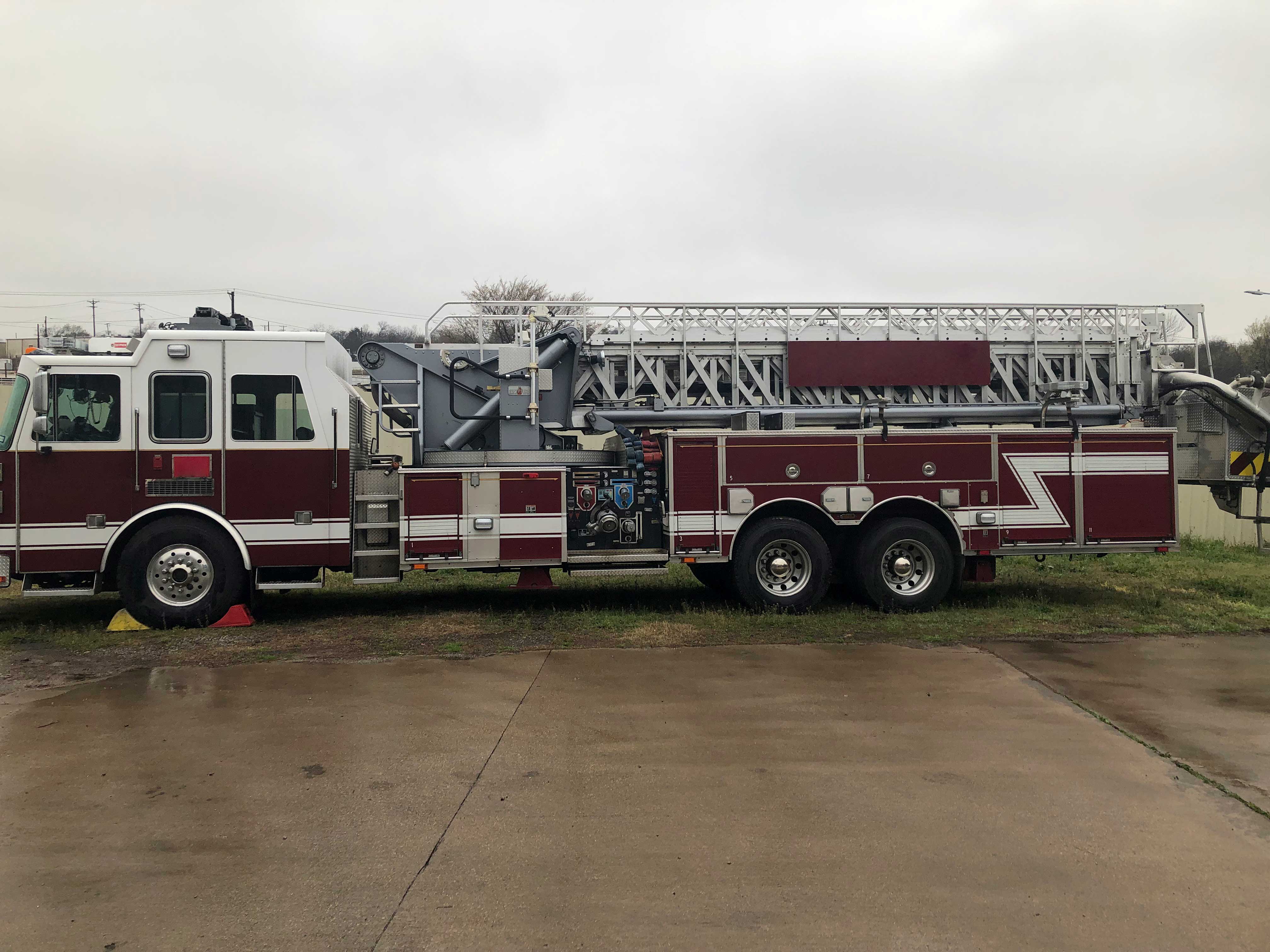 2000 Sutphen Mid-Mount 95' Platform | Used Truck Details