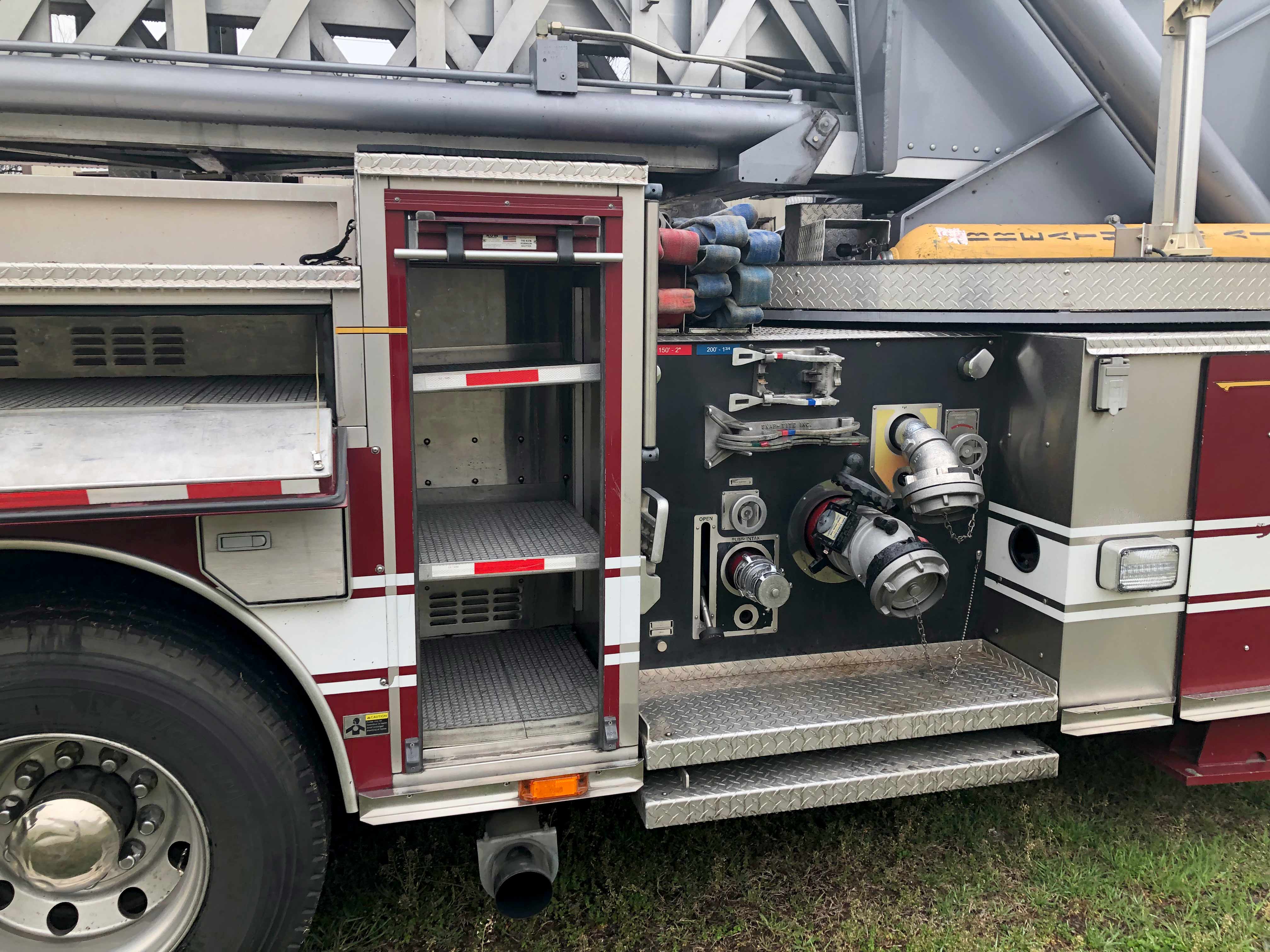 2000 Sutphen Mid-Mount 95' Platform | Used Truck Details