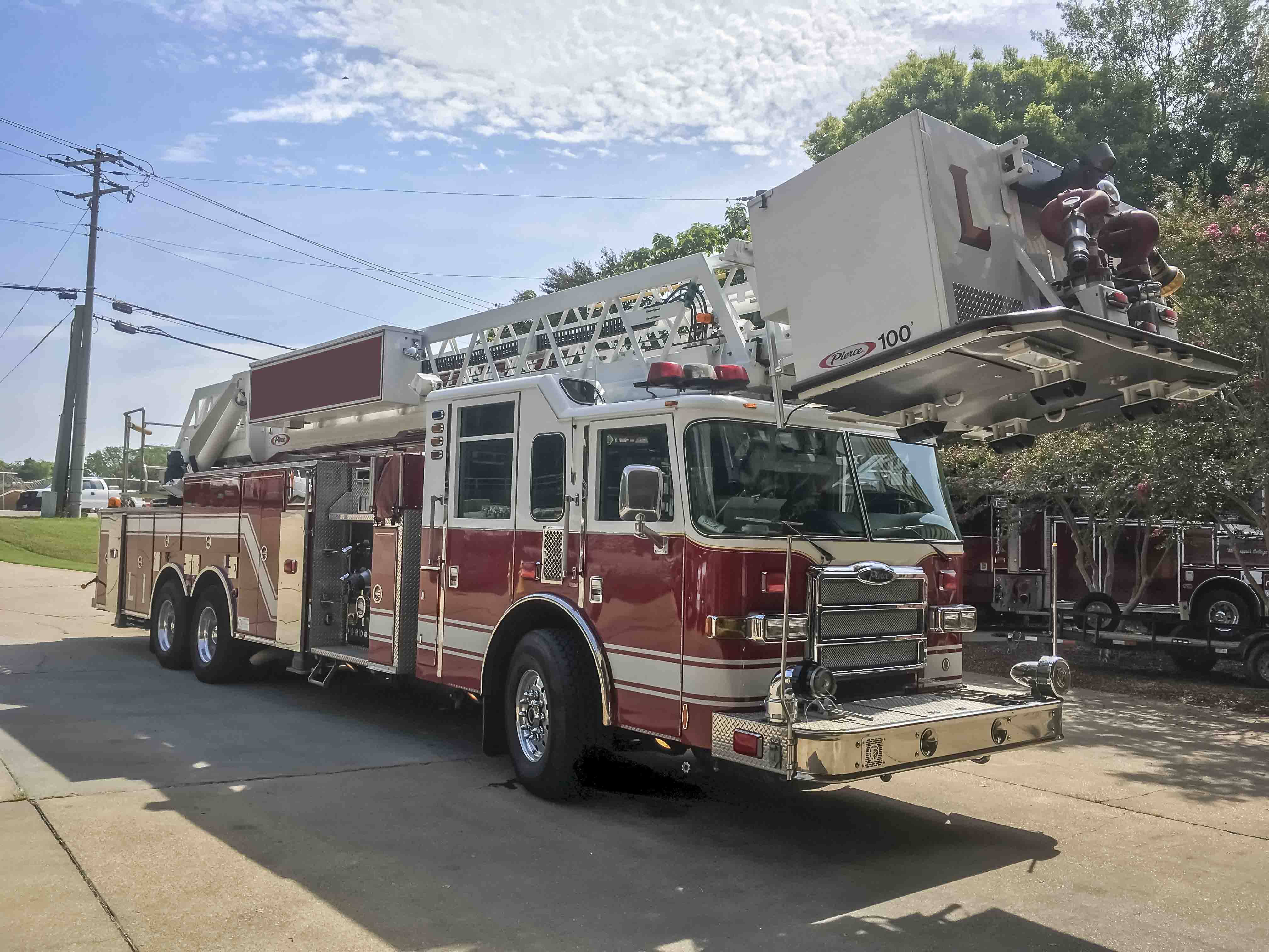 2006 Pierce Dash 100' Platform | Used Truck Details