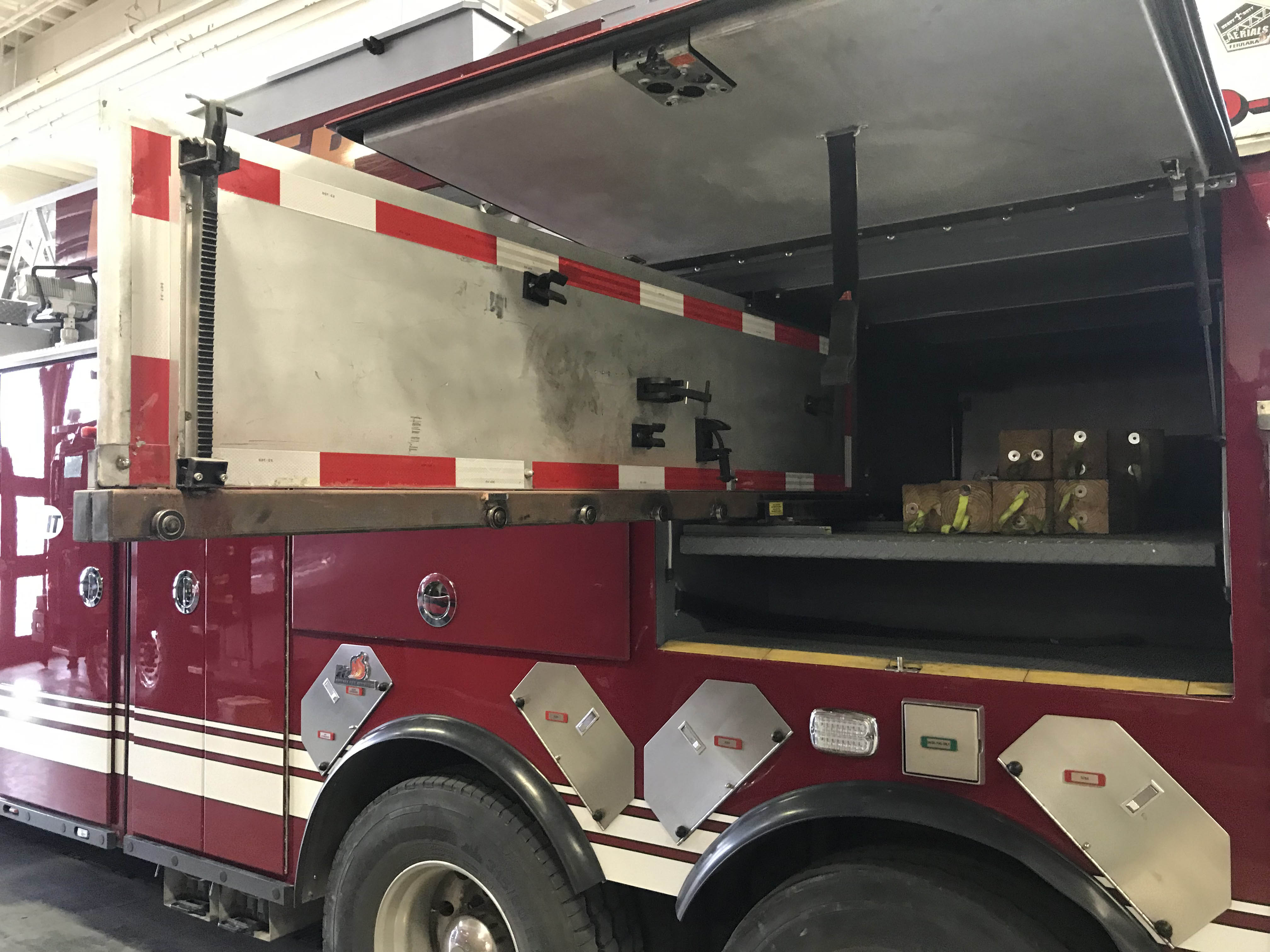 2014 Ferrara 100' Platform | Used Truck Details