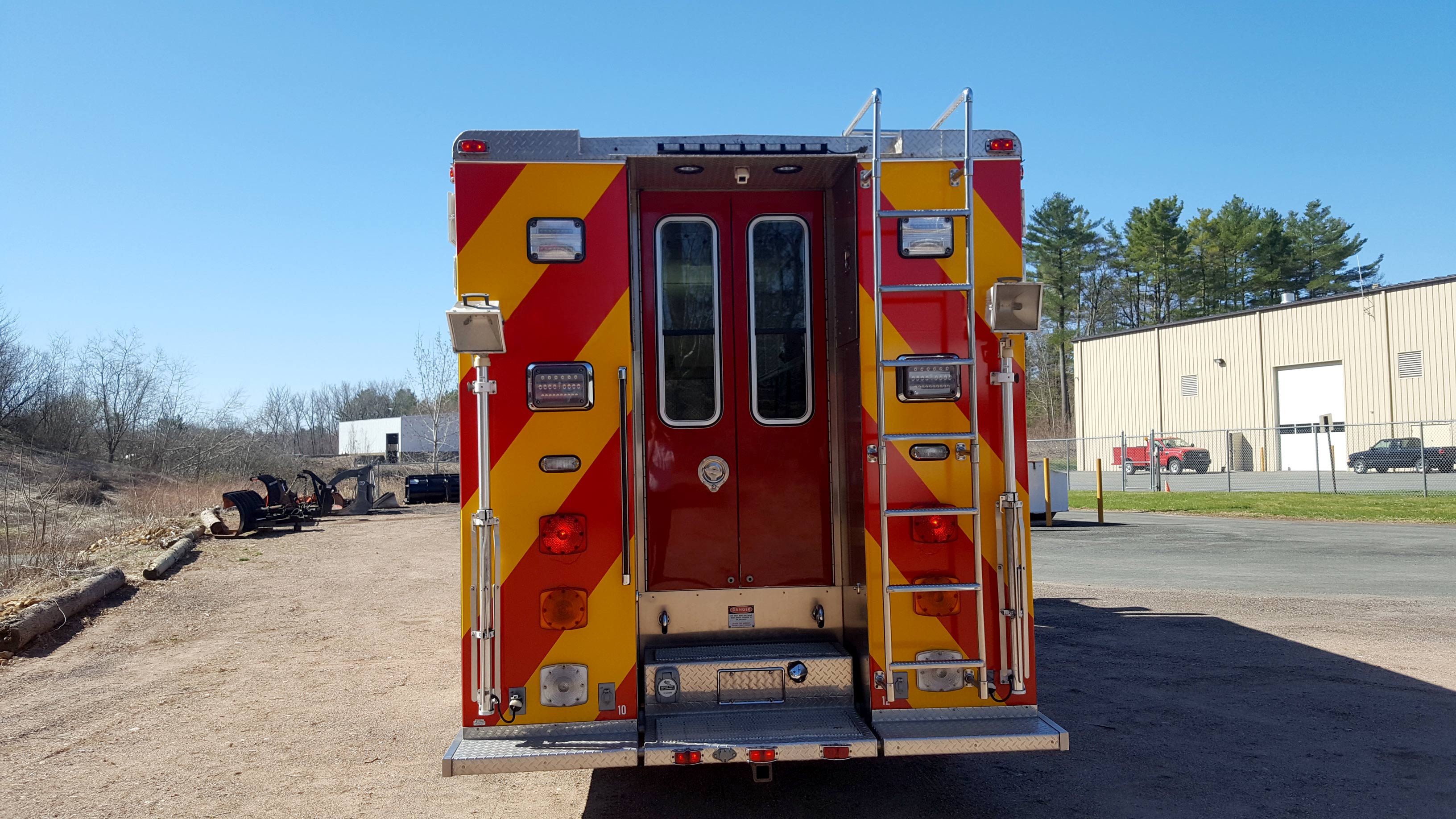 1994 Saulsbury Kenworth Walk-In Rescue | Used Truck Details
