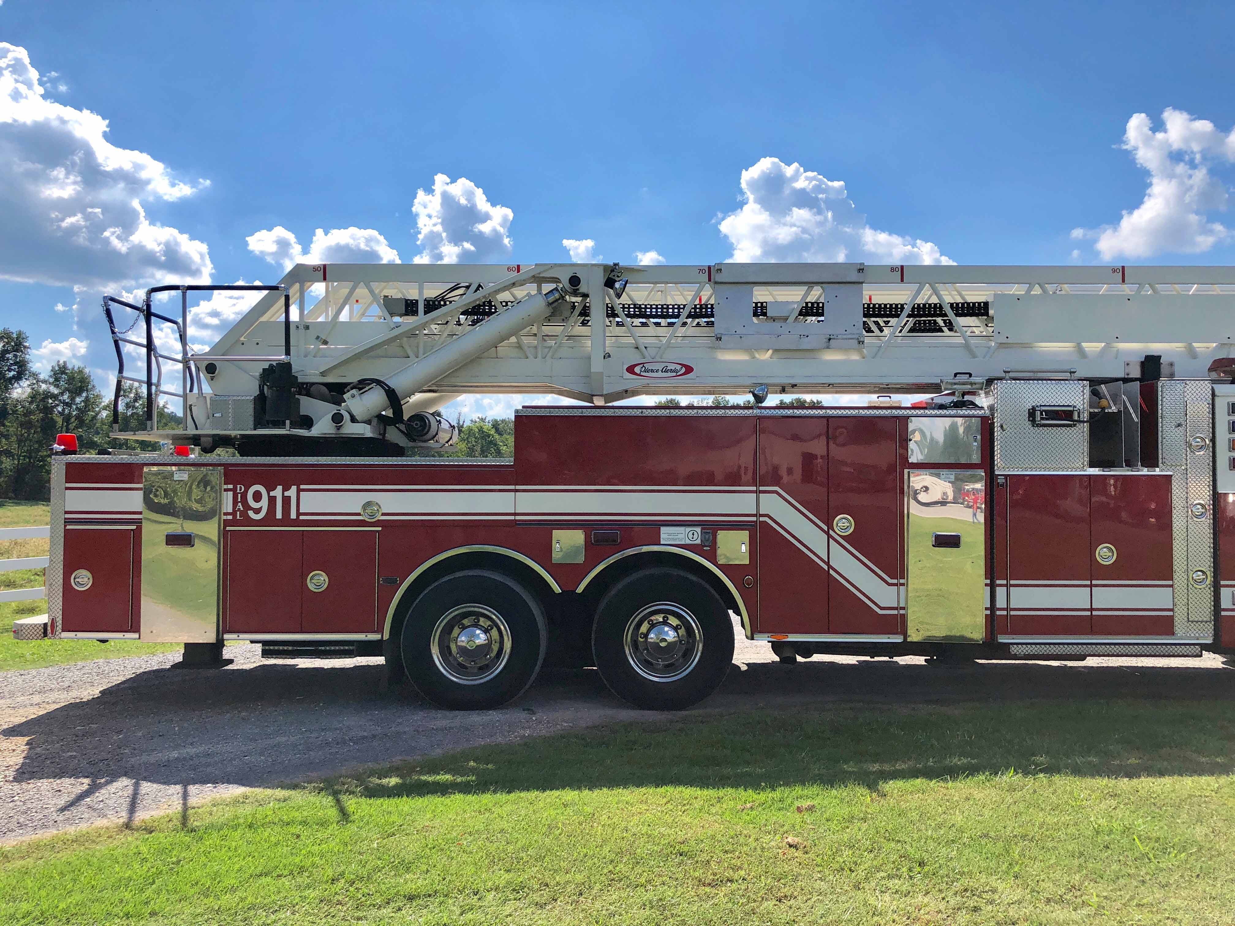 2002 Pierce 100' Platform | Used Truck Details