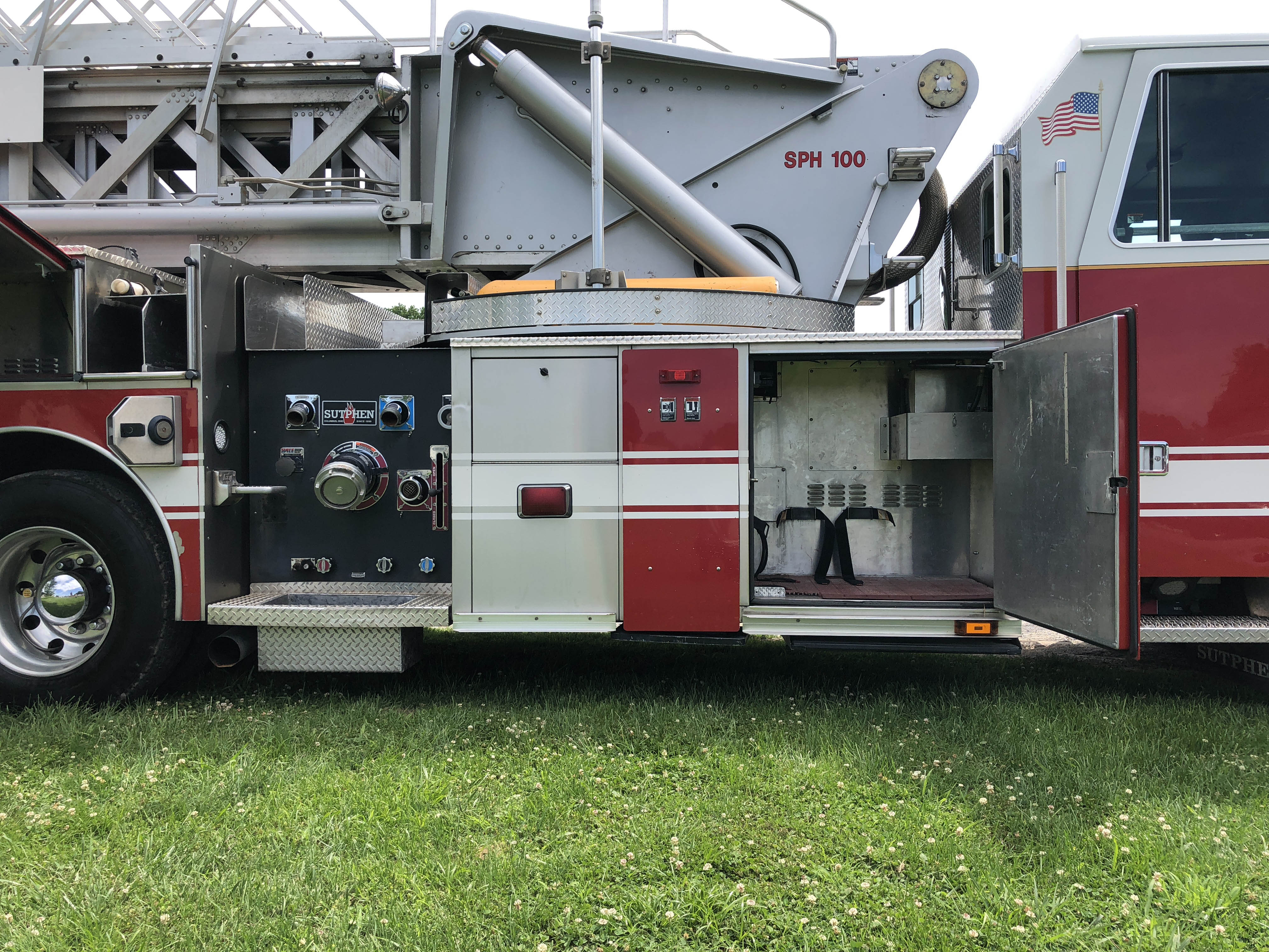 2006 Sutphen 100' Platform | Used Truck Details