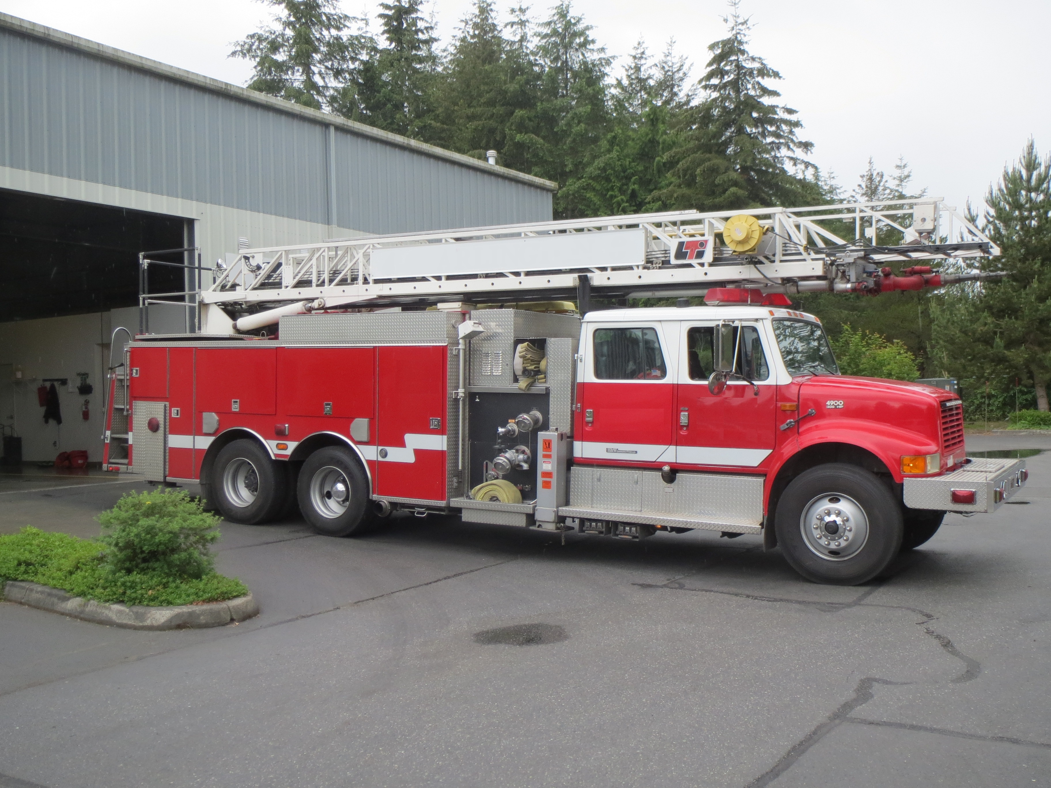 1996 LTI 75' H & W International Ladder Truck | Used Truck Details