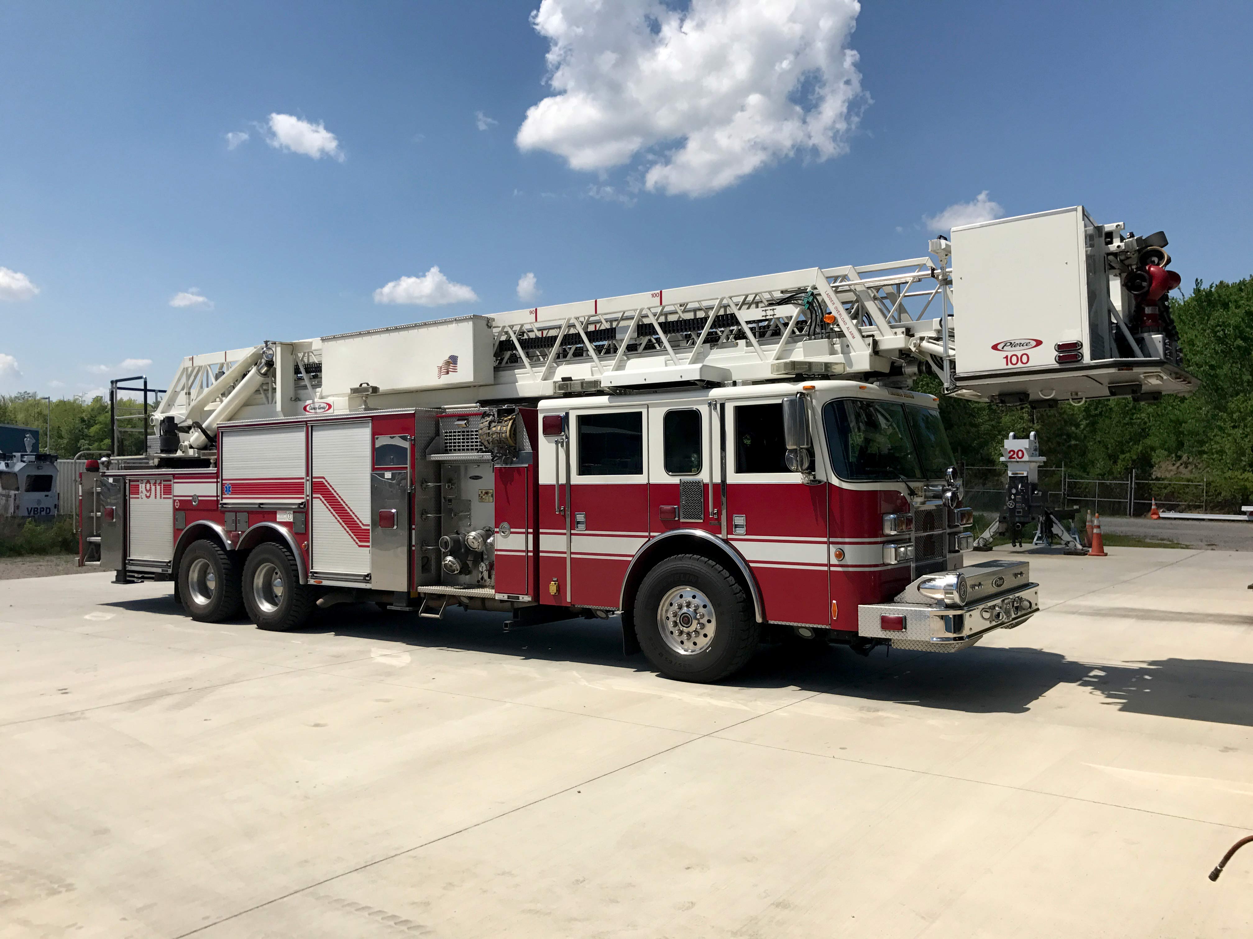 2005 Pierce Dash 100' Platform | Used Truck Details