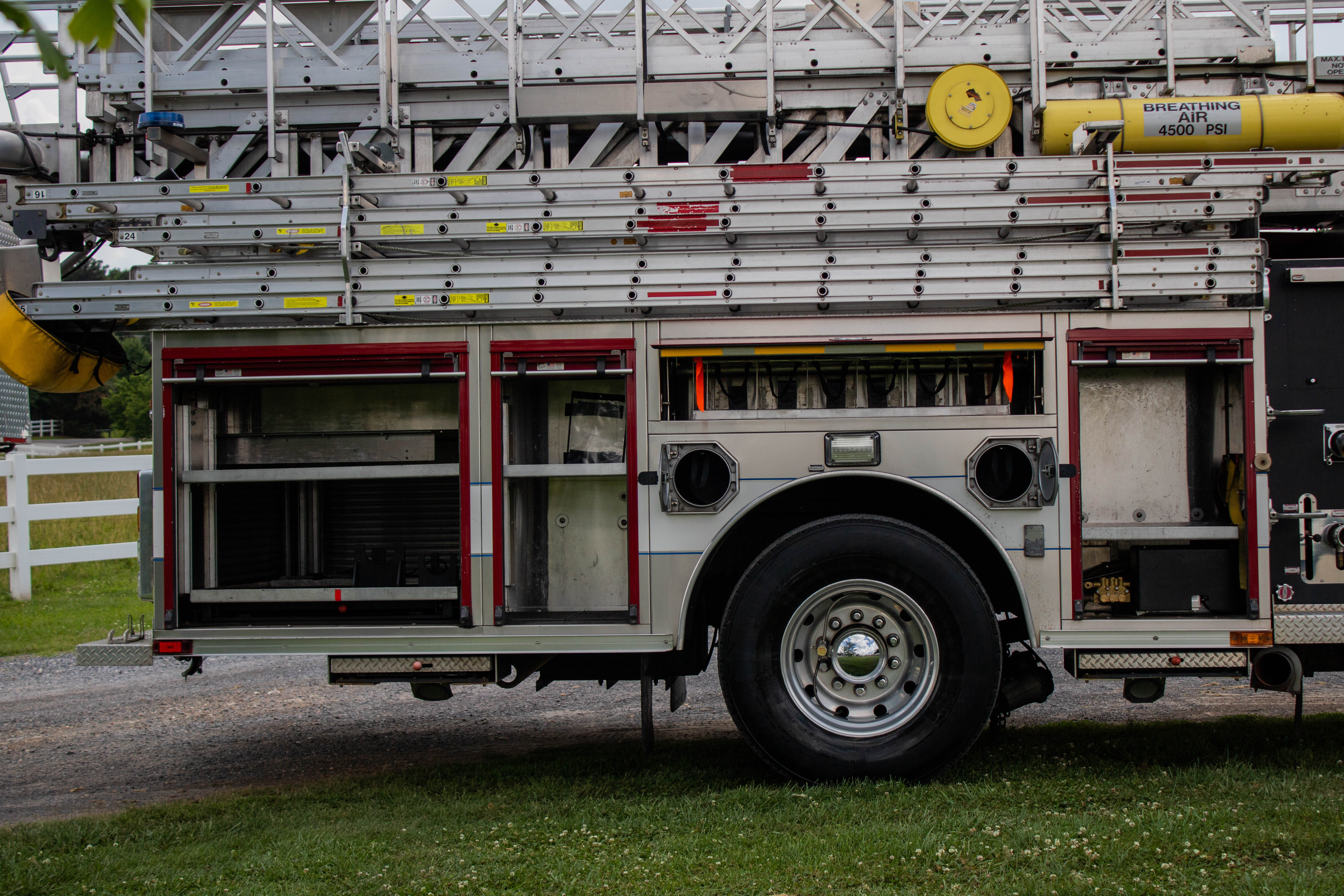 2008 Sutphen 70' Mid-Mount Platform | Used Truck Details