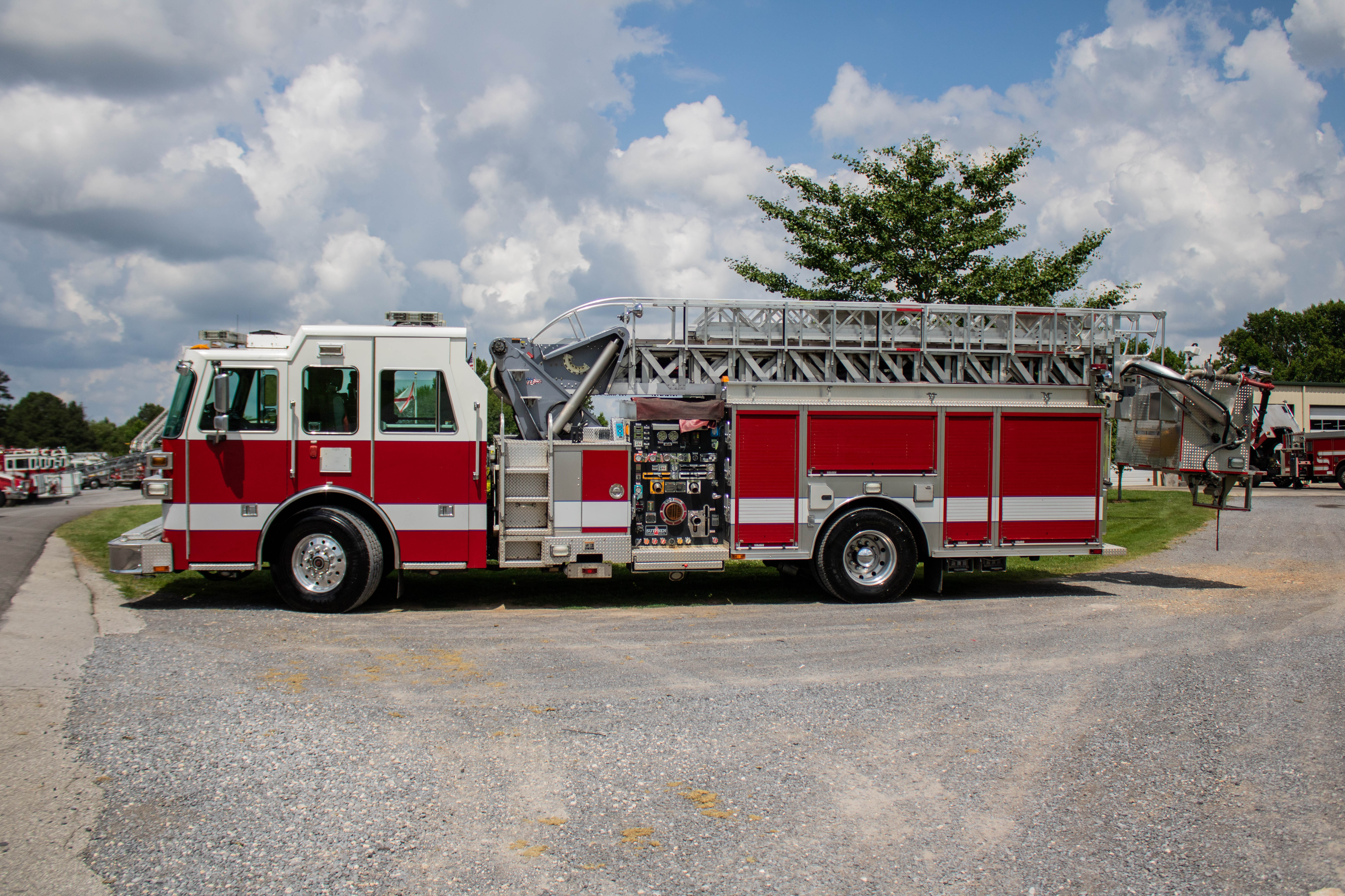 2008 Sutphen 70' Mid-Mount Platform | Used Truck Details