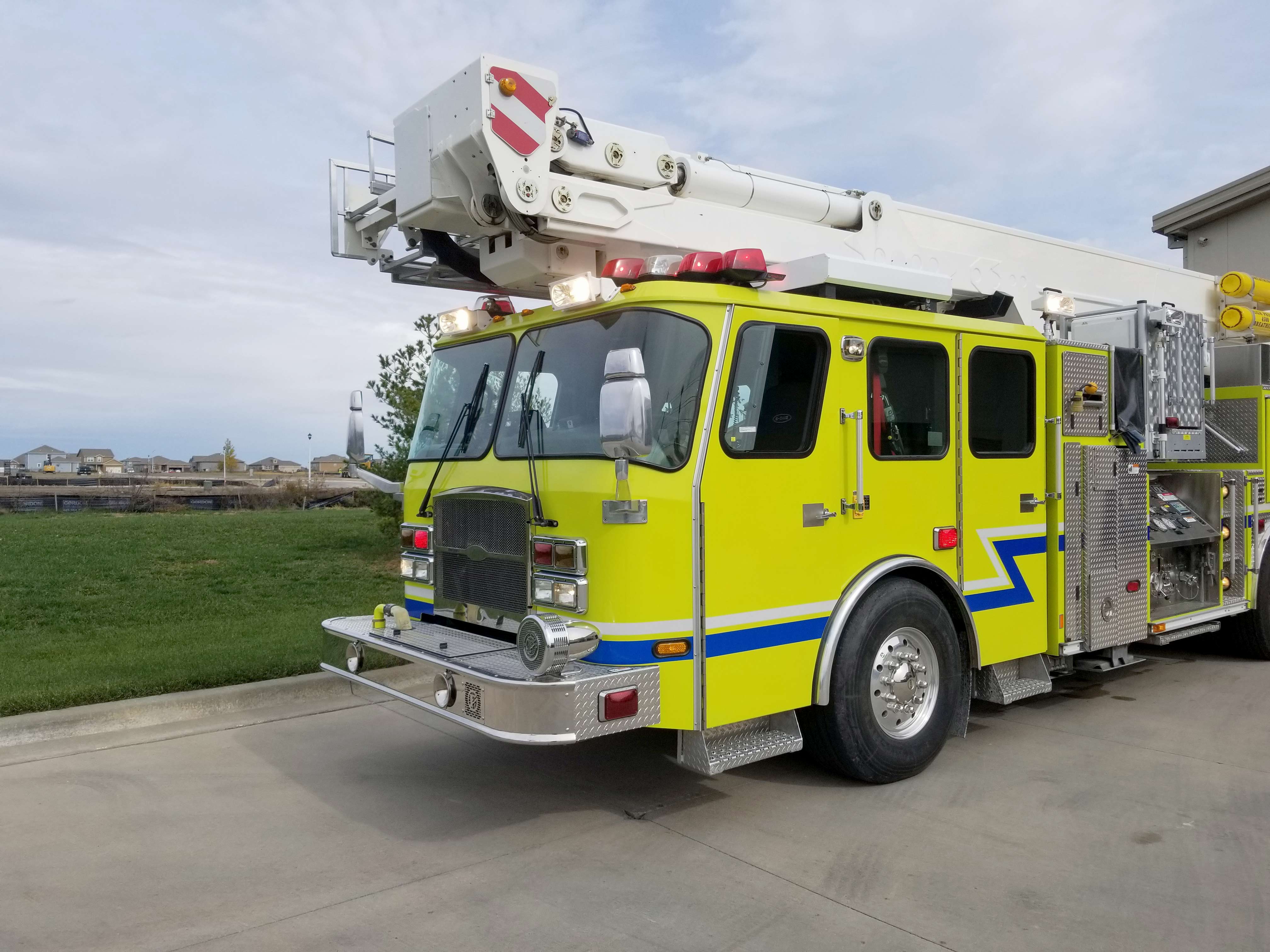 2006 E-One Bronto 100' Skylift | Used Truck Details