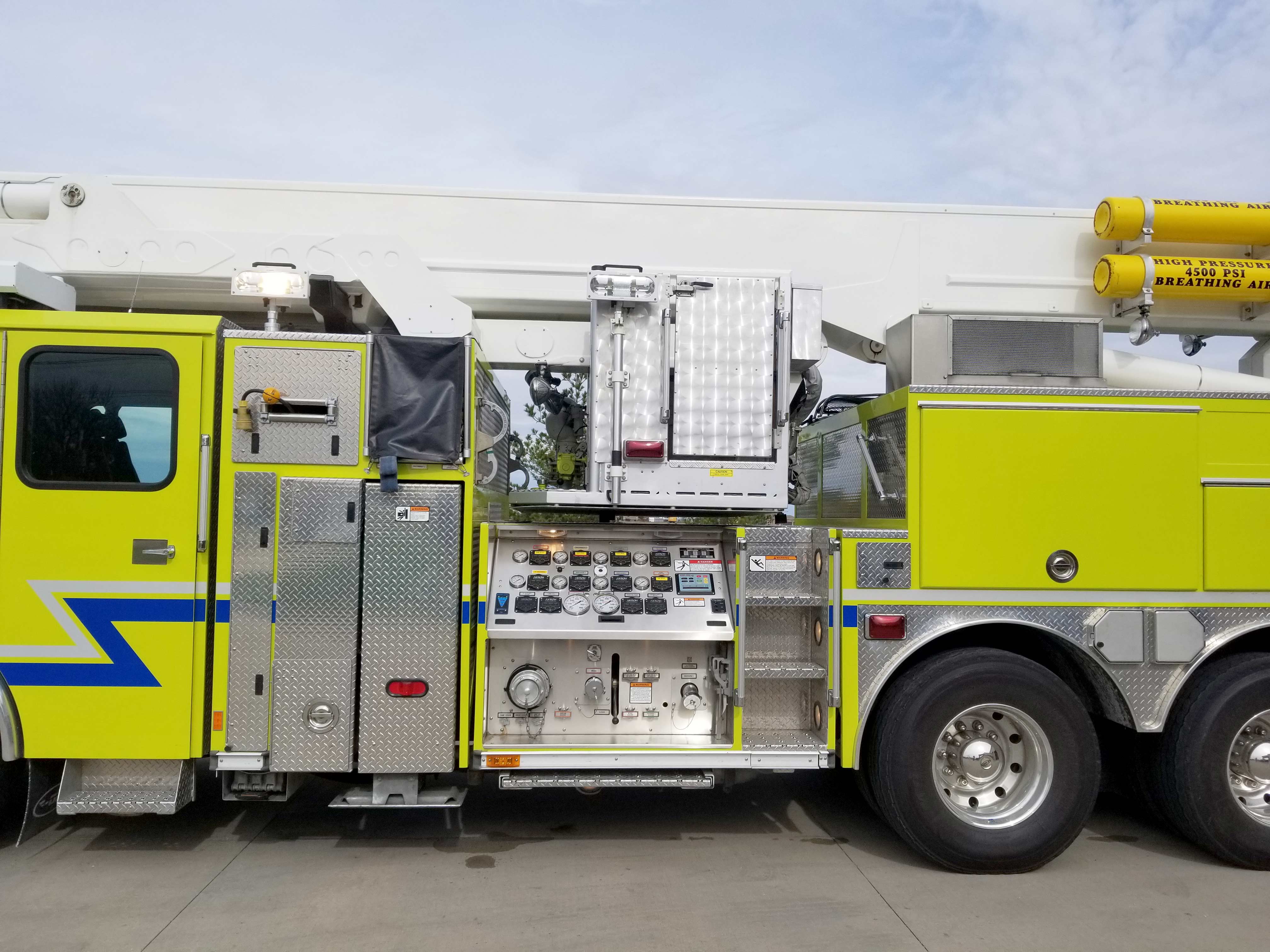 2006 E-One Bronto 100' Skylift | Used Truck Details