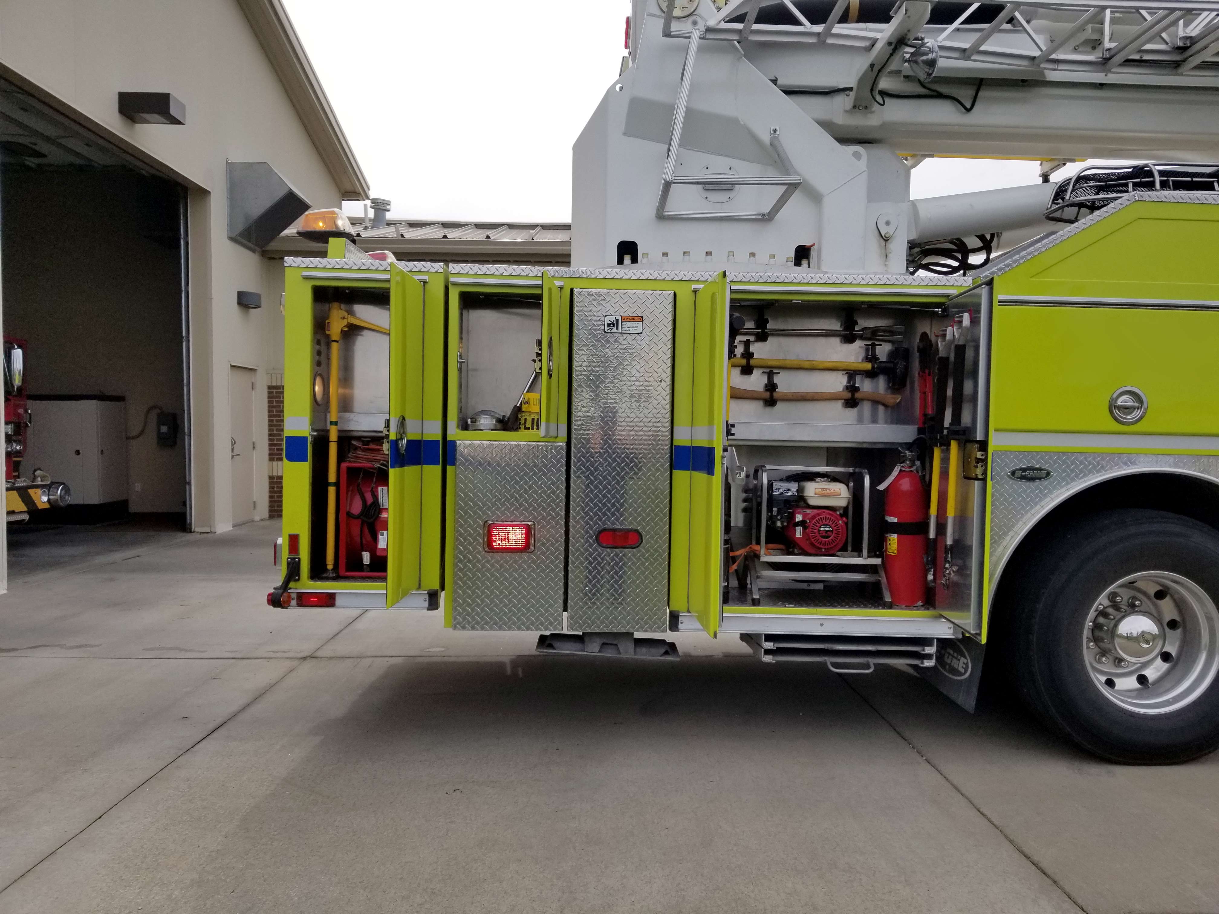 2006 E-One Bronto 100' Skylift | Used Truck Details