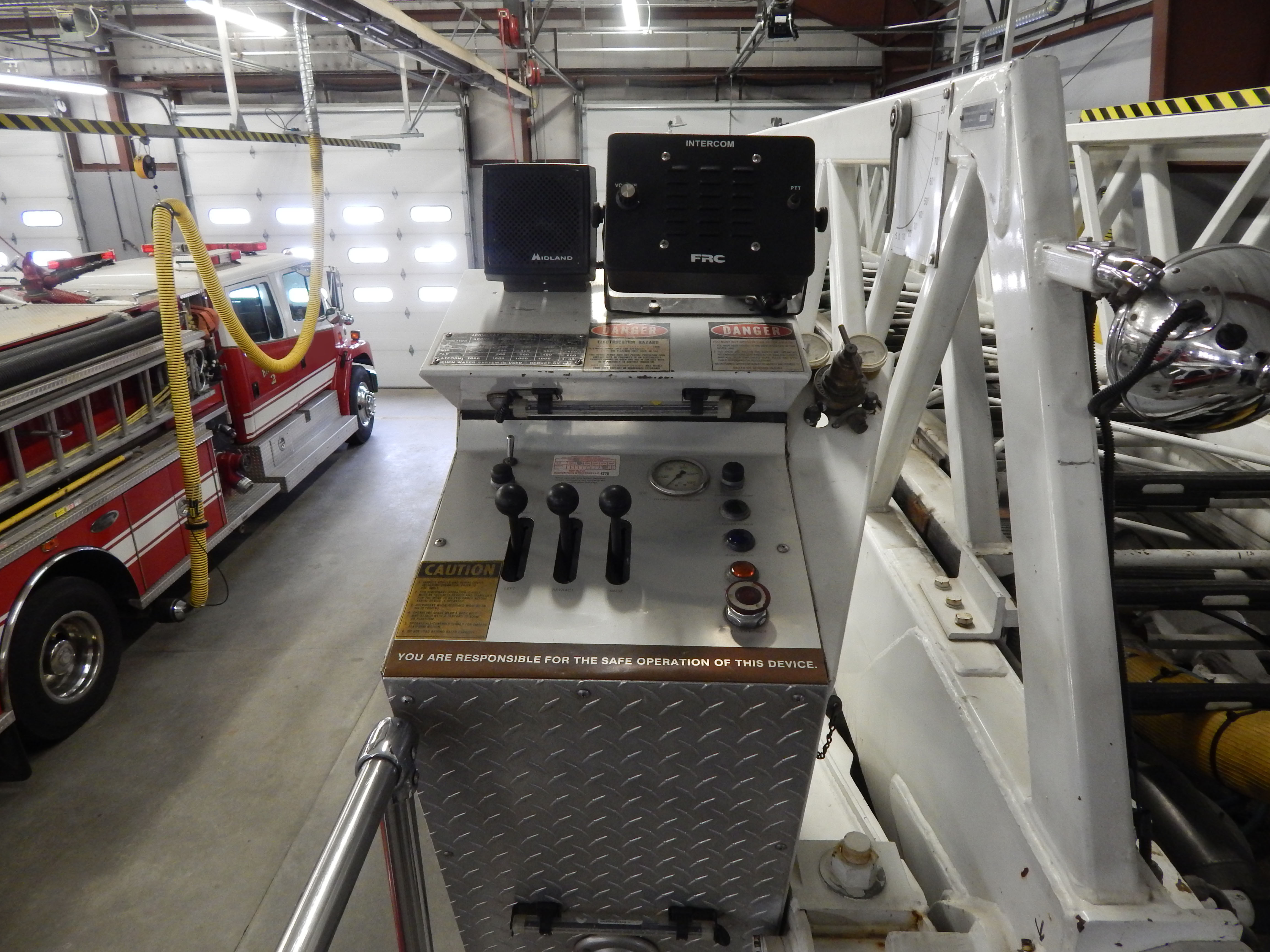1985 LTI Grumman Hendrickson 95' Platform | Used Truck Details