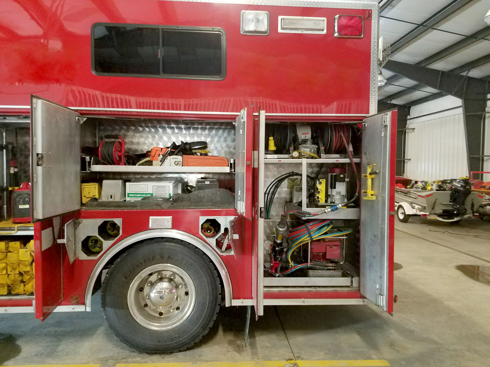 2004 Kenco International Walk-In Rescue | Used Truck Details